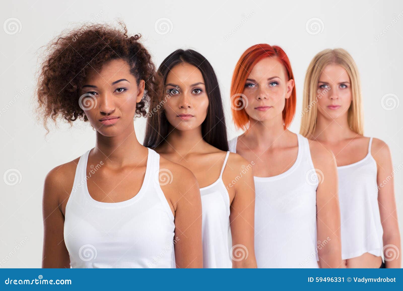 Mooie Vier Vrouwen Die Zich Op Een Rij Bevinden Stock Afbeelding ... Mooie Vier Vrouwen Die Zich Op Een Rij Bevinden Stock Afbeelding ...