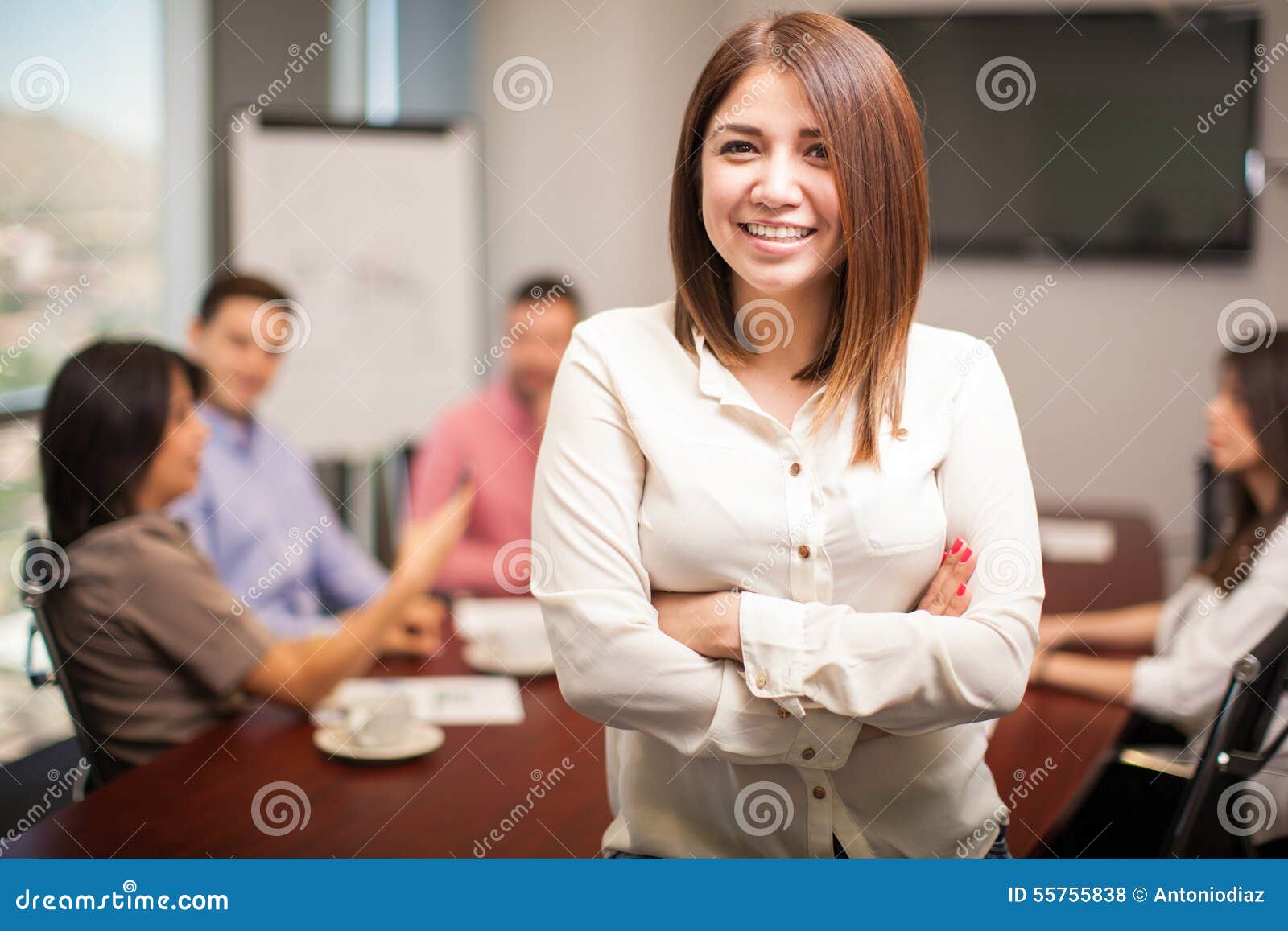 Mooie Vrouw in Een Vergaderzaal Stock Foto - Image of brunette, latijns ...