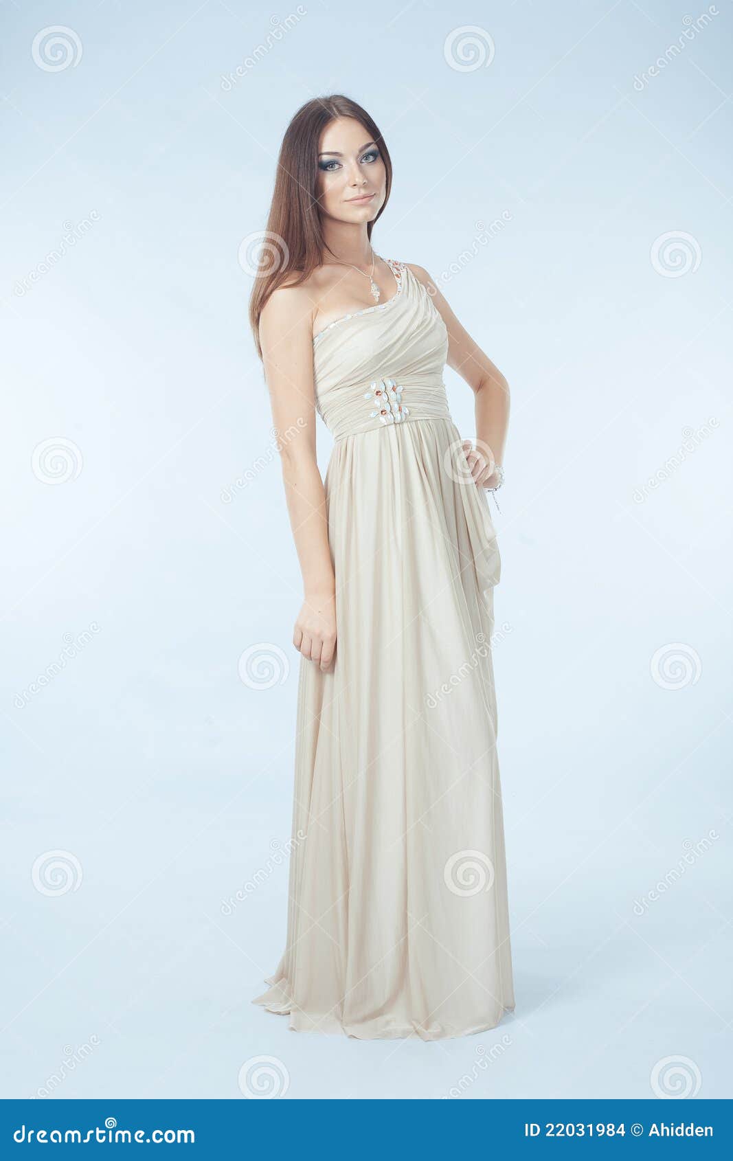 Mooie Vrouw Met Moderne Kleding Stock Foto - Image of krullend ...