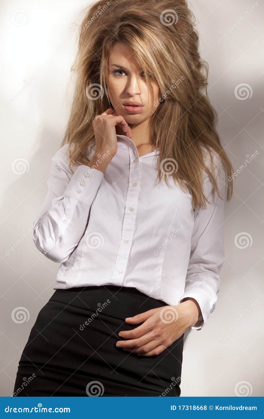 Mooie vrouw in pak stock foto. Image of kaukasisch, zeker - 17318668