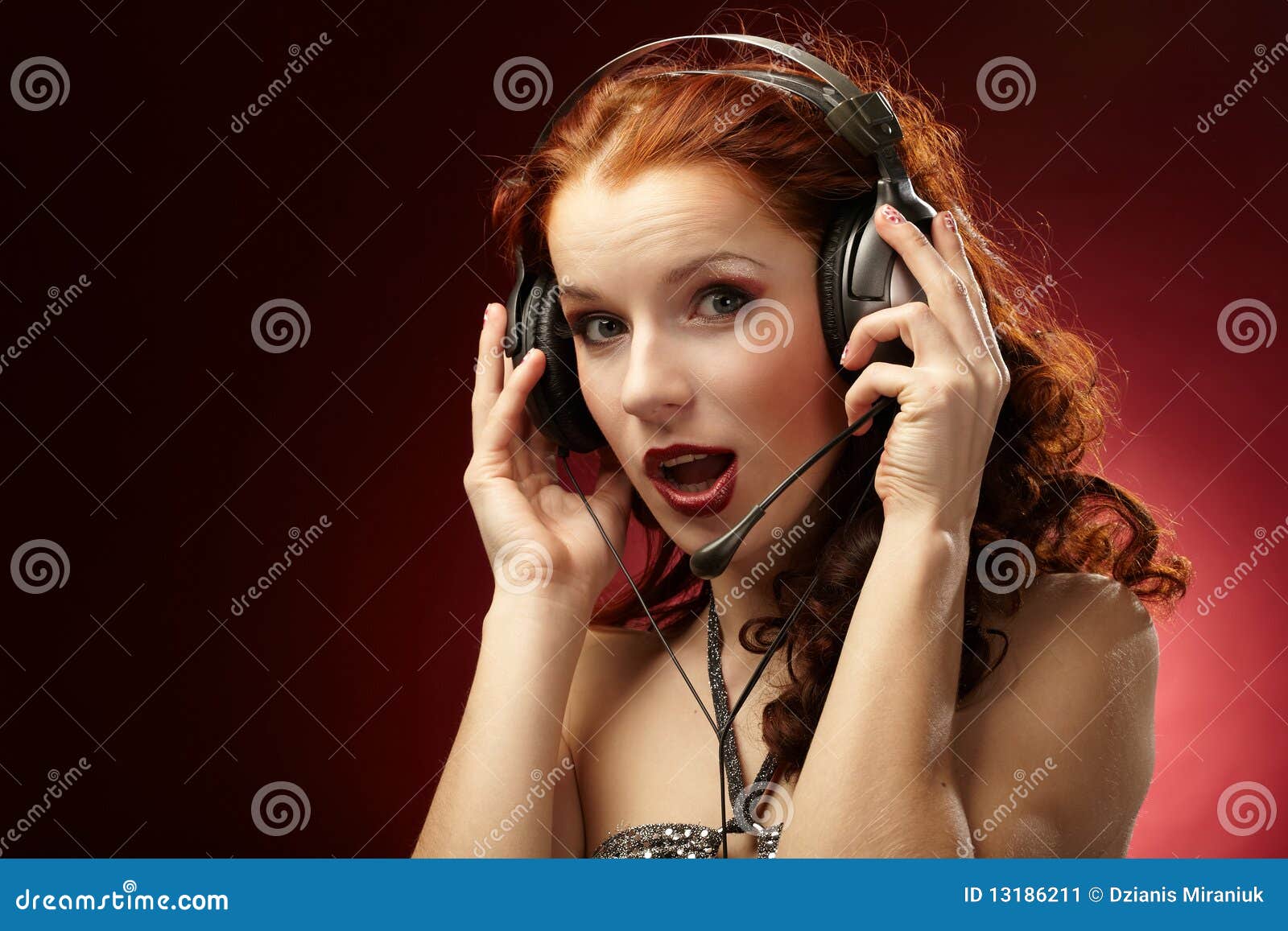 Mooie vrouwen stock afbeelding. Image of modern, ontspan - 13186211