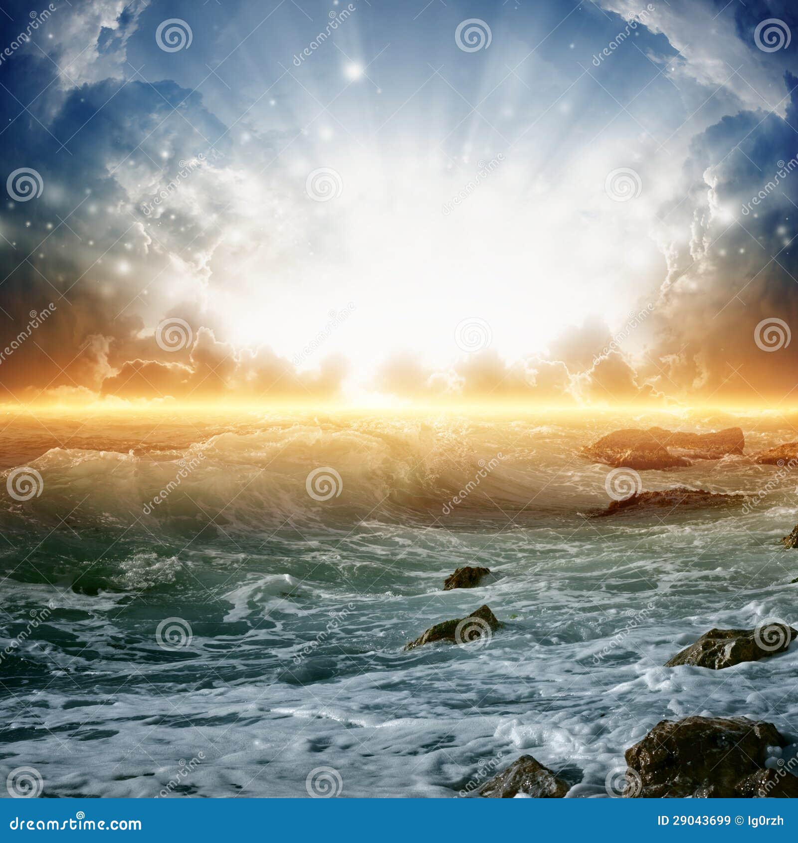 Mooie Zonsopgang Op Overzees Stock Afbeelding - Image of oceaan, straal ...