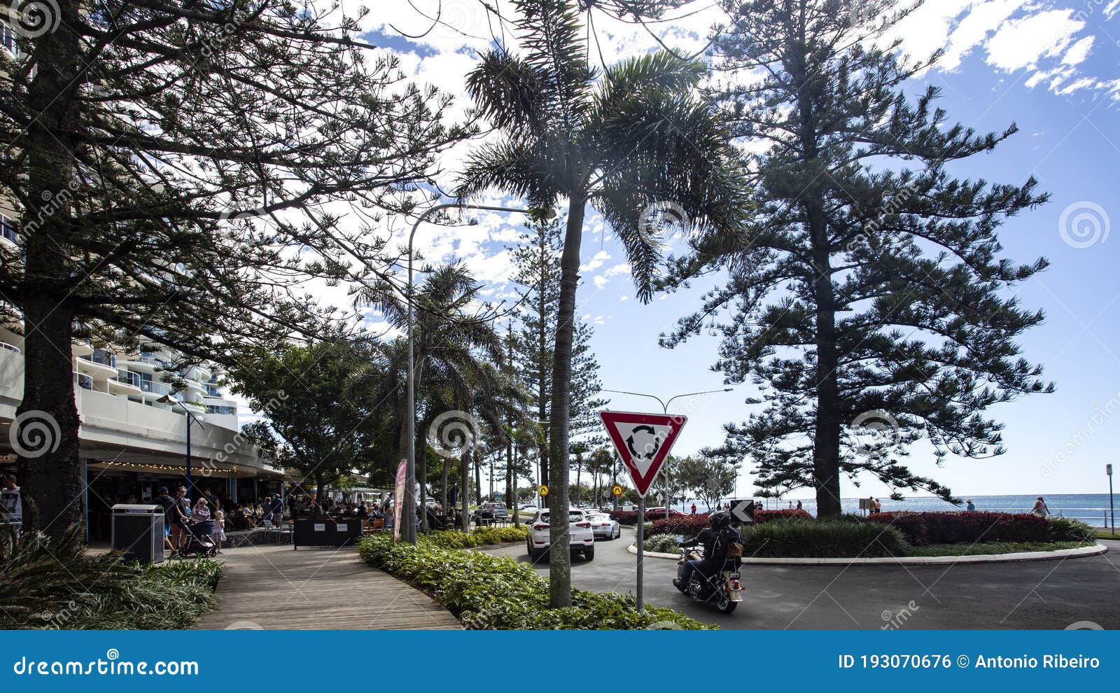 Mooloolaba Esplanade on Front Beach Editorial Photo - Image of street ...