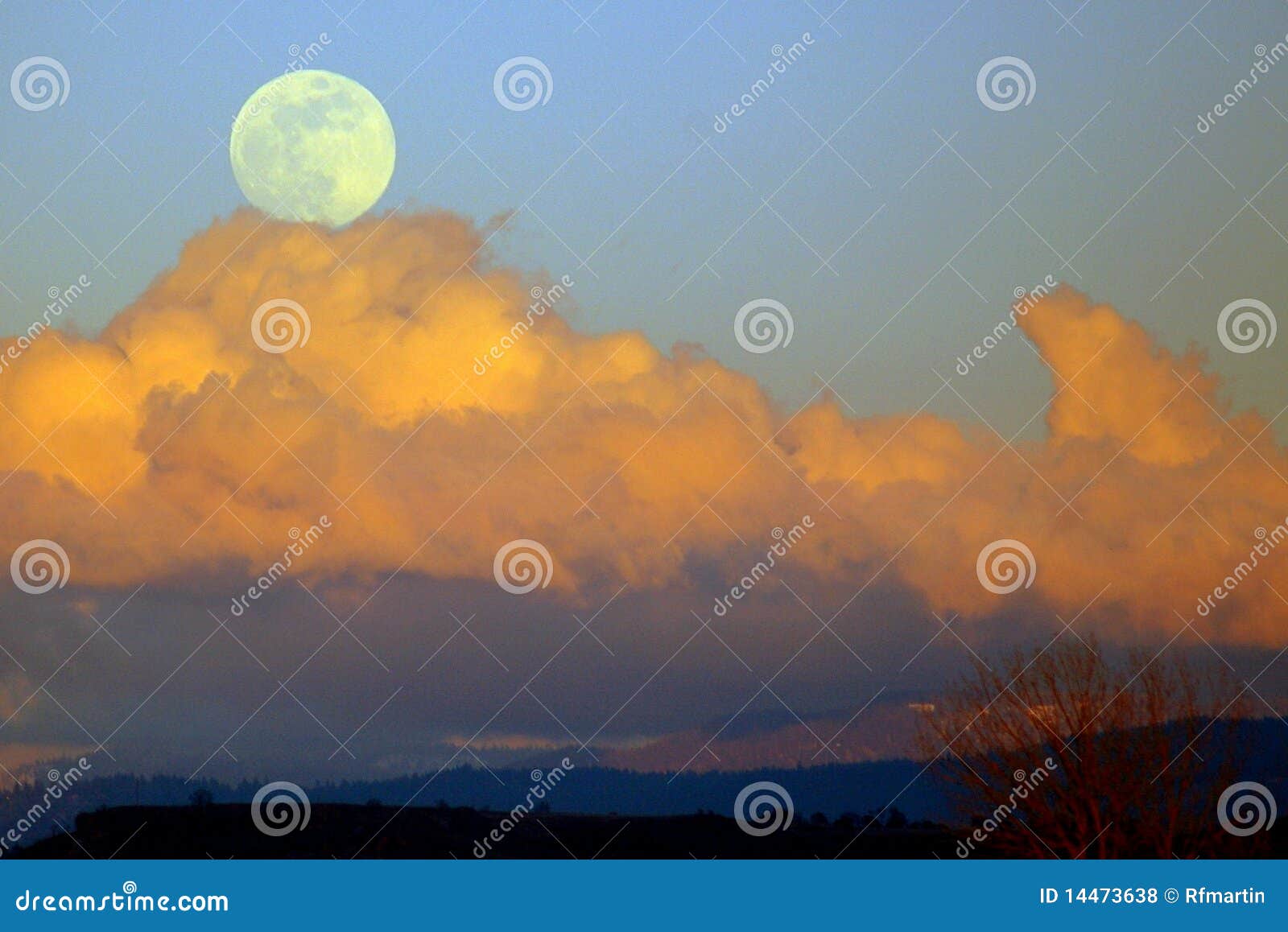 Moon arising stock photo. Image of cumulus, dusk, nature - 14473638