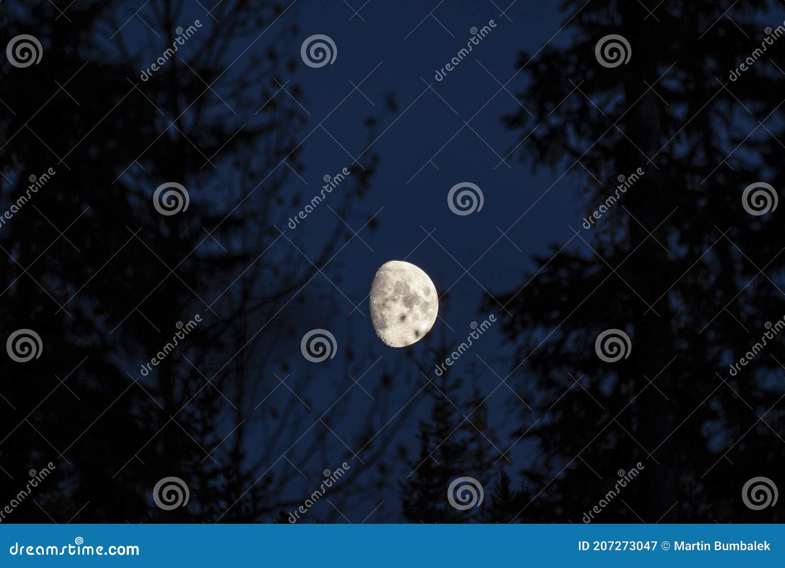 Moon in the Middle of Night Sky Stock Image - Image of glow, midnight ...