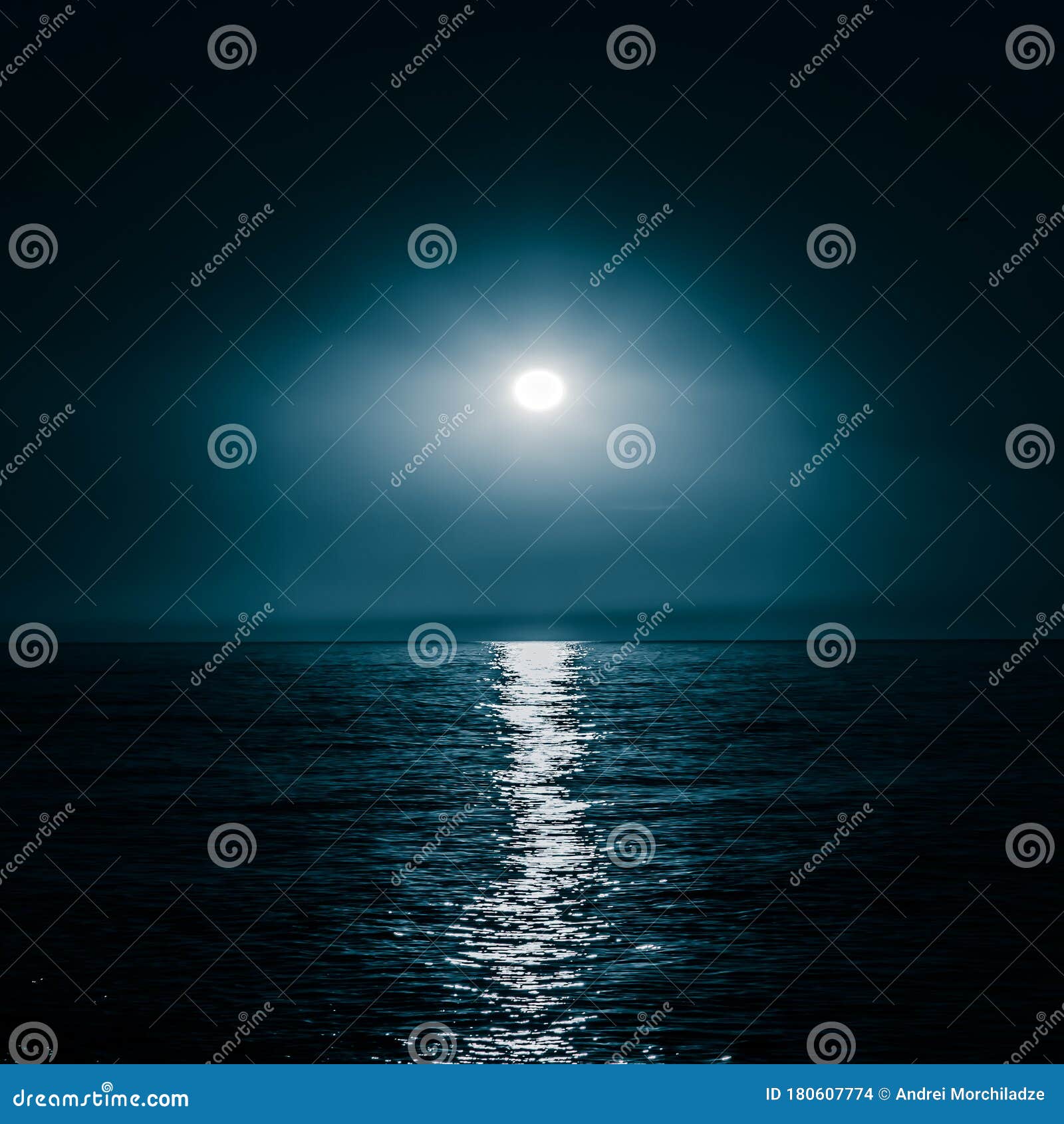 The Moon and Moonlight on the Sea Stock Photo - Image of nature, patch ...