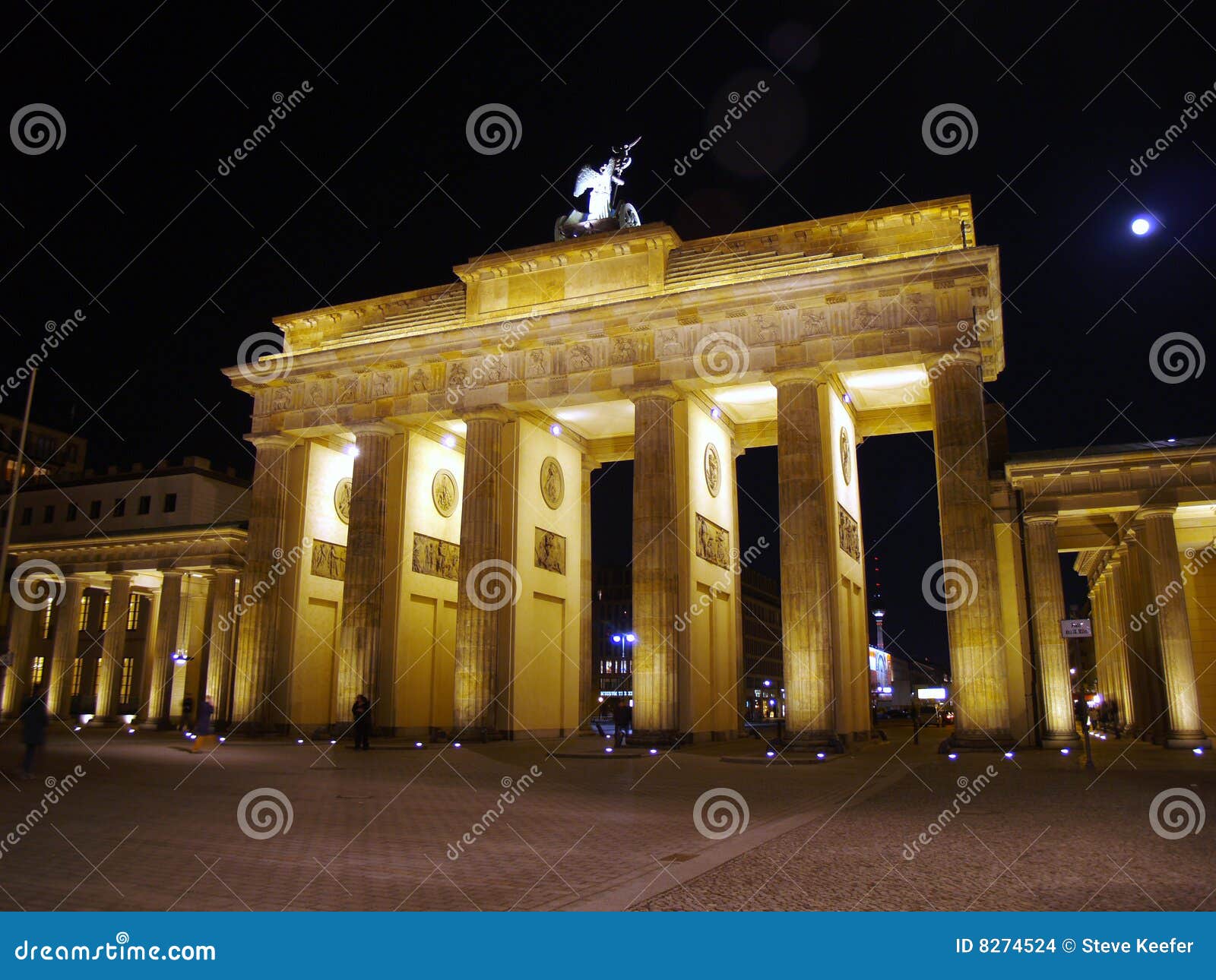 Moon over Brandenburg Gate stock photo. Image of light - 8274524