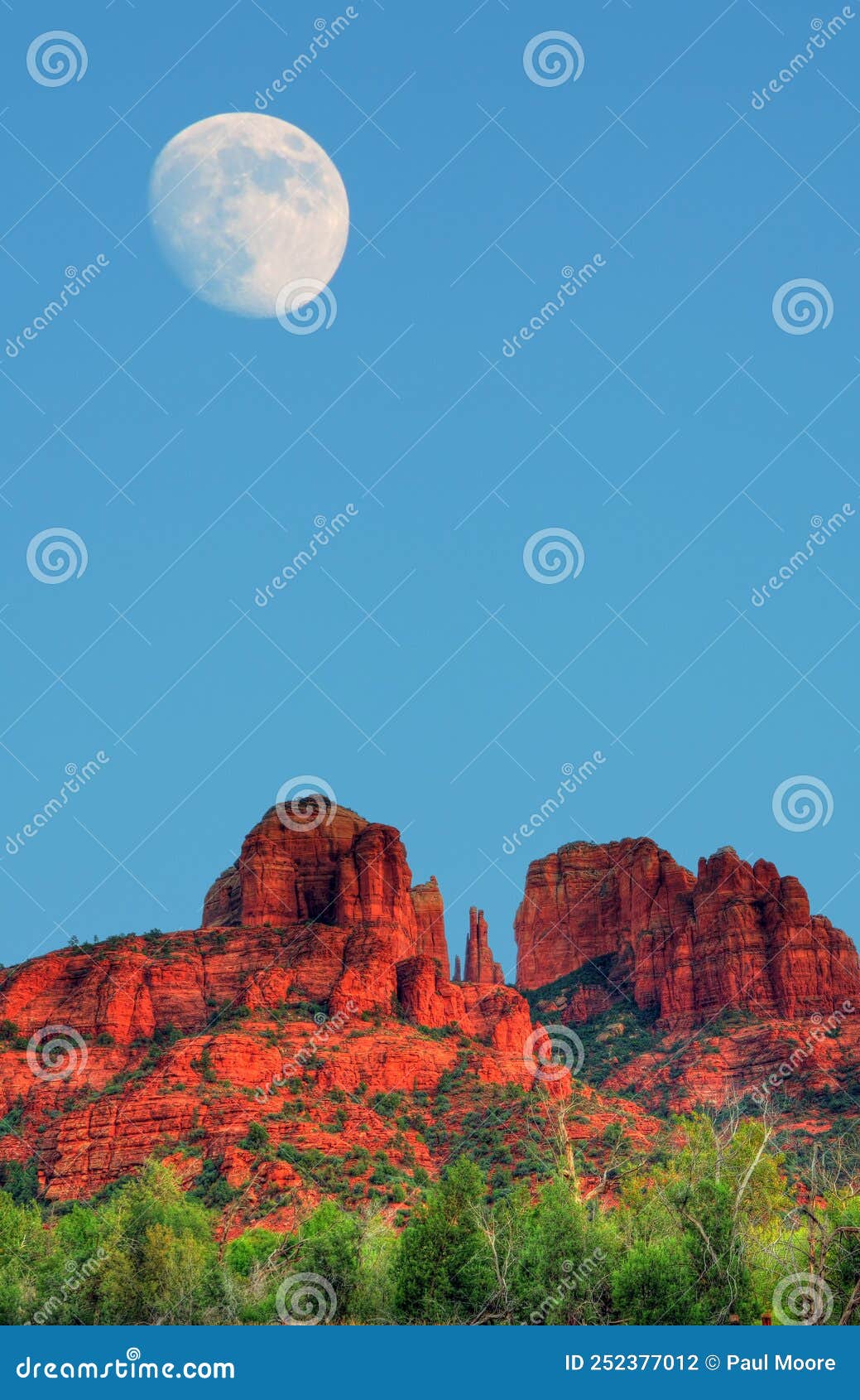Moon Over Cathedral Rock in Sedona Stock Photo - Image of moon, desert ...