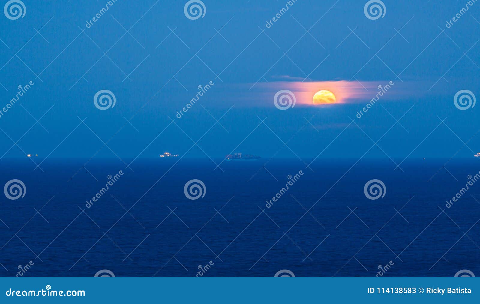 Moon rising over the ocean stock image. Image of moon - 114138583
