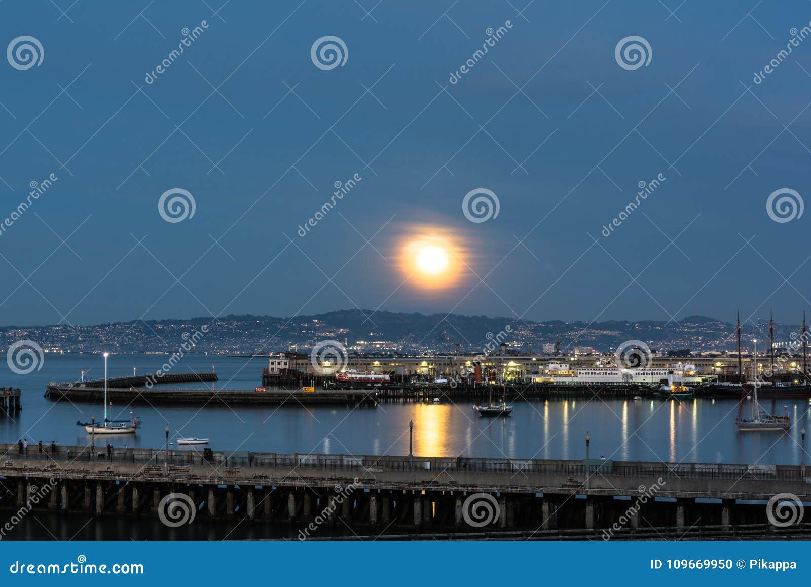 The Moon in the San Francisco Bay Area, California Editorial Image ...