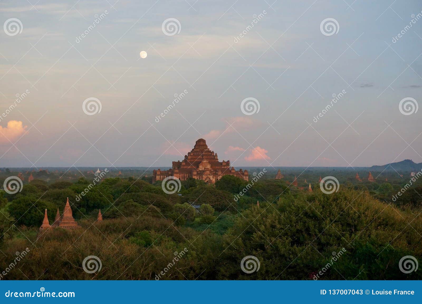 Sunset Over Temples in Bagan Stock Image - Image of clouds, temples ...