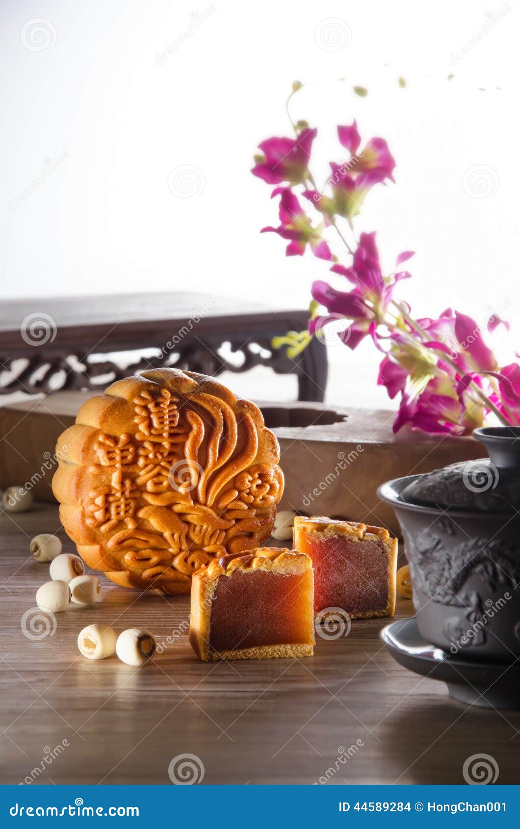 Mooncake foto de archivo. Imagen de postre, tradicional - 44589284