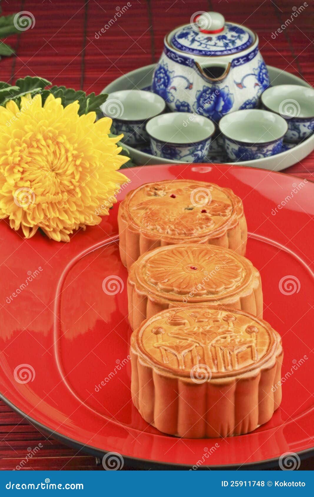 Mooncake and tea stock photo. Image of festival, piece - 25911748