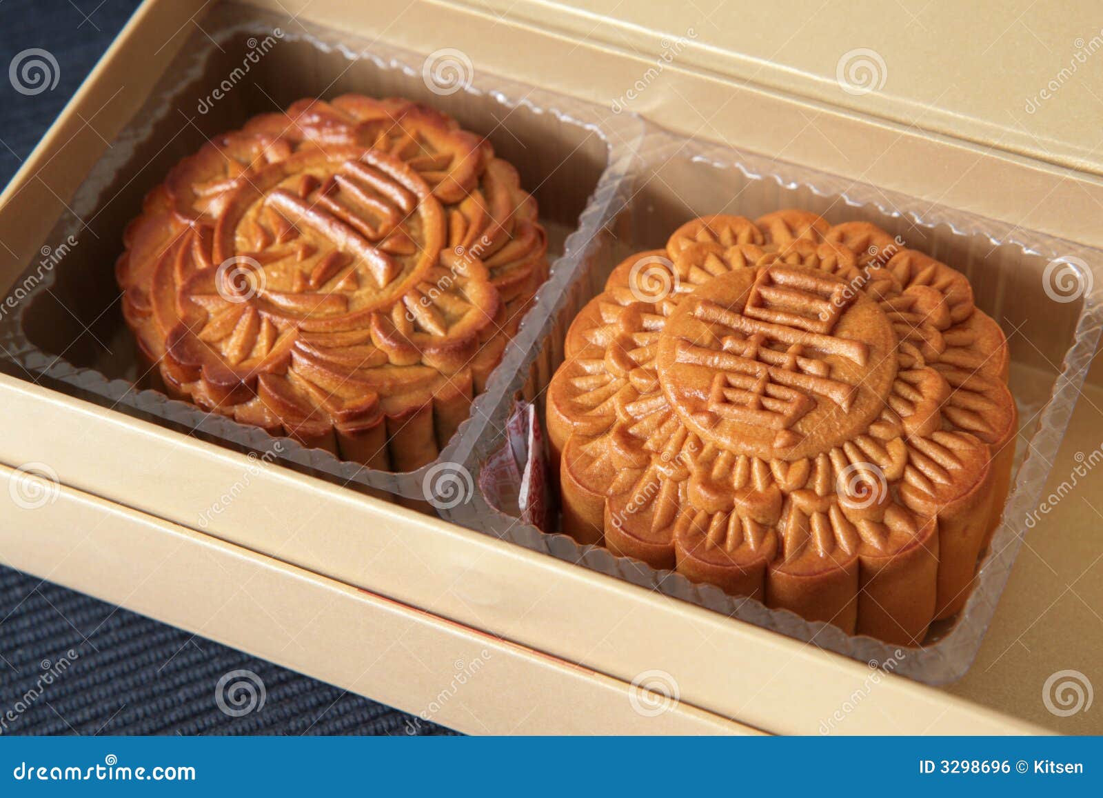 Mooncakes foto de archivo. Imagen de relleno, comestible - 3298696