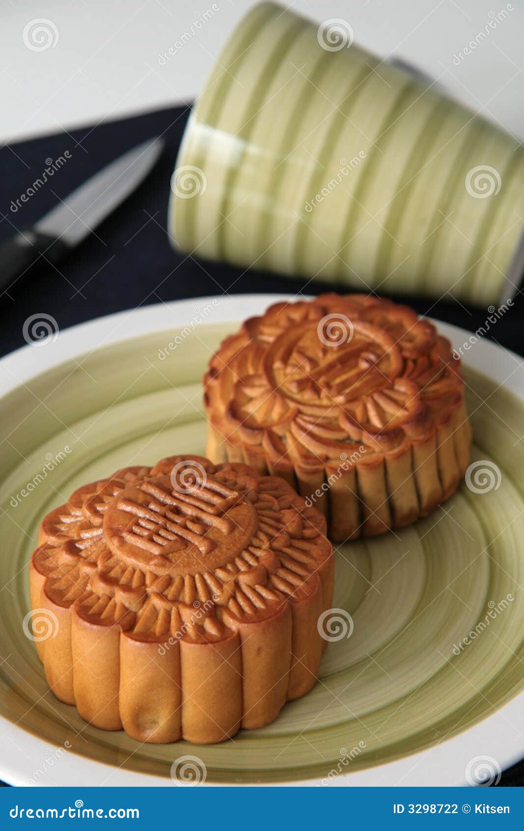 Mooncakes foto de archivo. Imagen de blanco, coma, regalo - 3298722