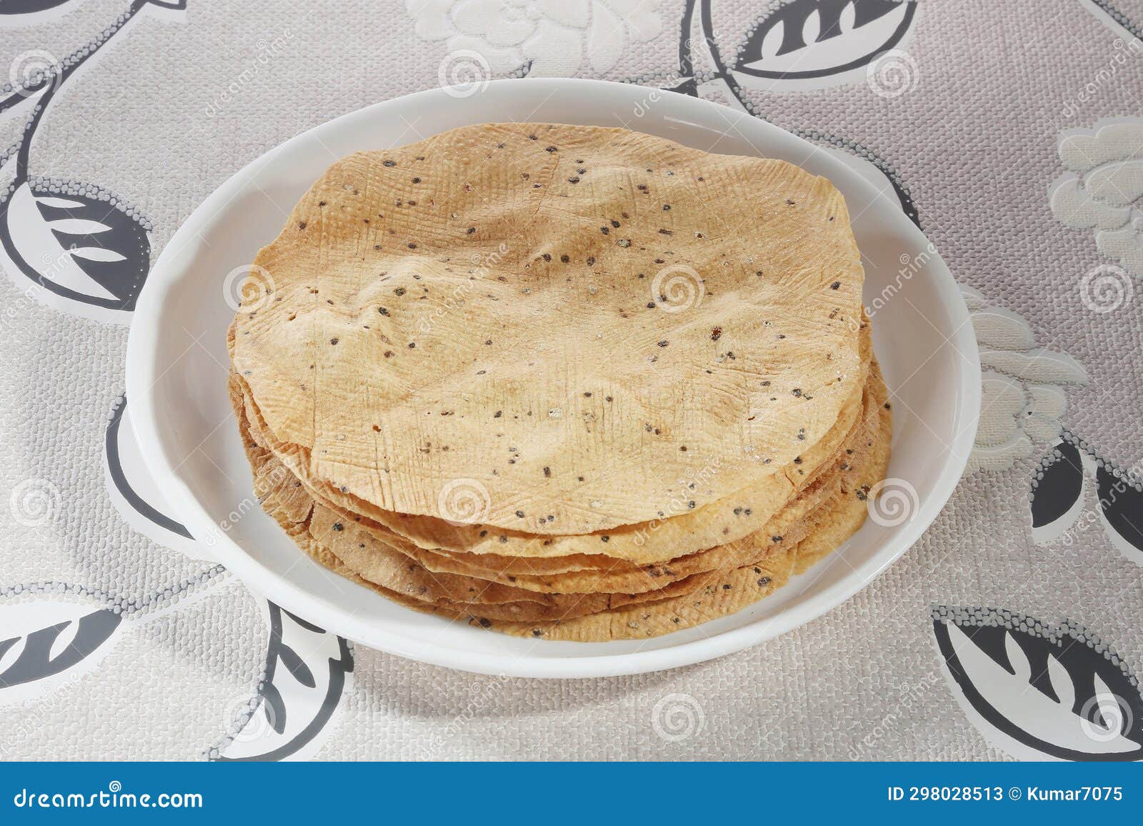 Moong Dal Pappad or Masala Pappad Stock Image - Image of peper, snack ...