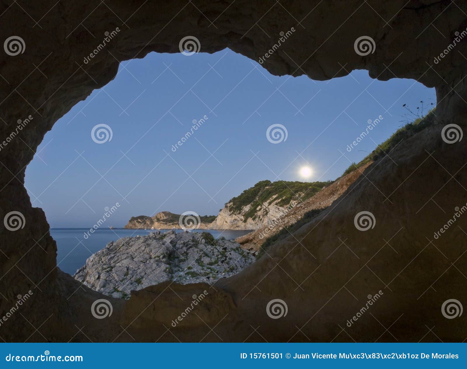 Moonlight through a cave stock image. Image of full, seascape - 15761501