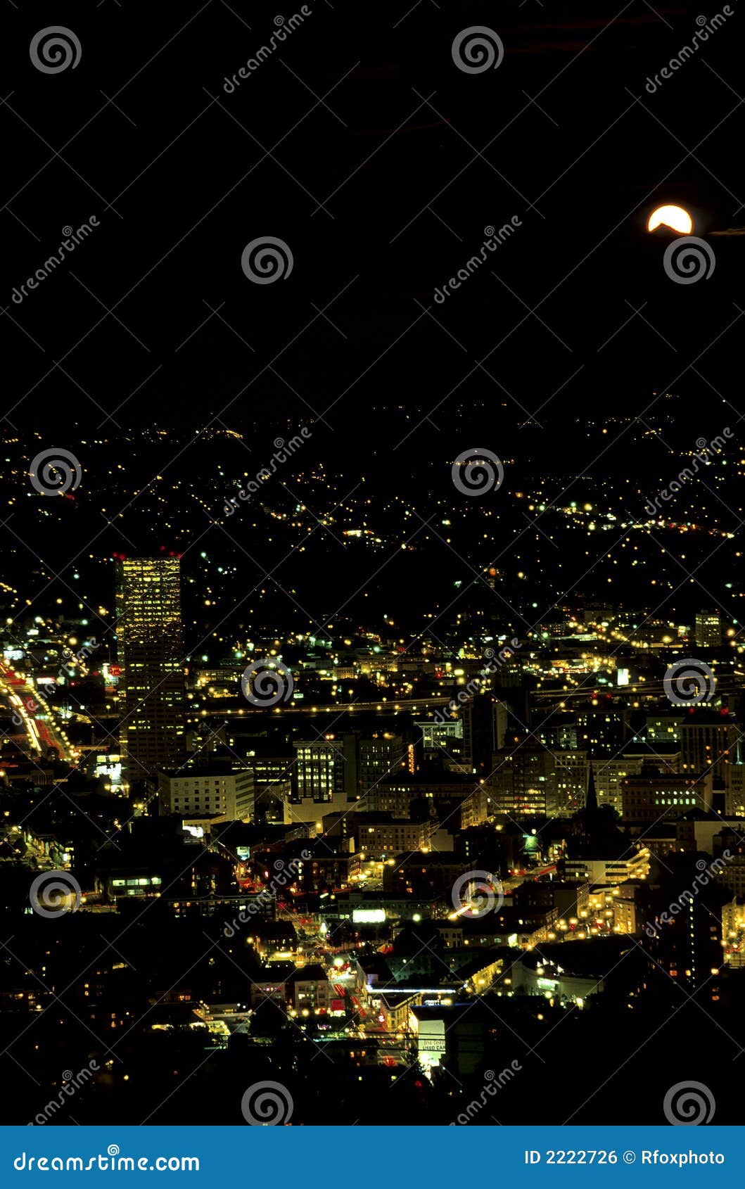 Moonrise- Portland, Oregon stock photo. Image of panorama - 2222726