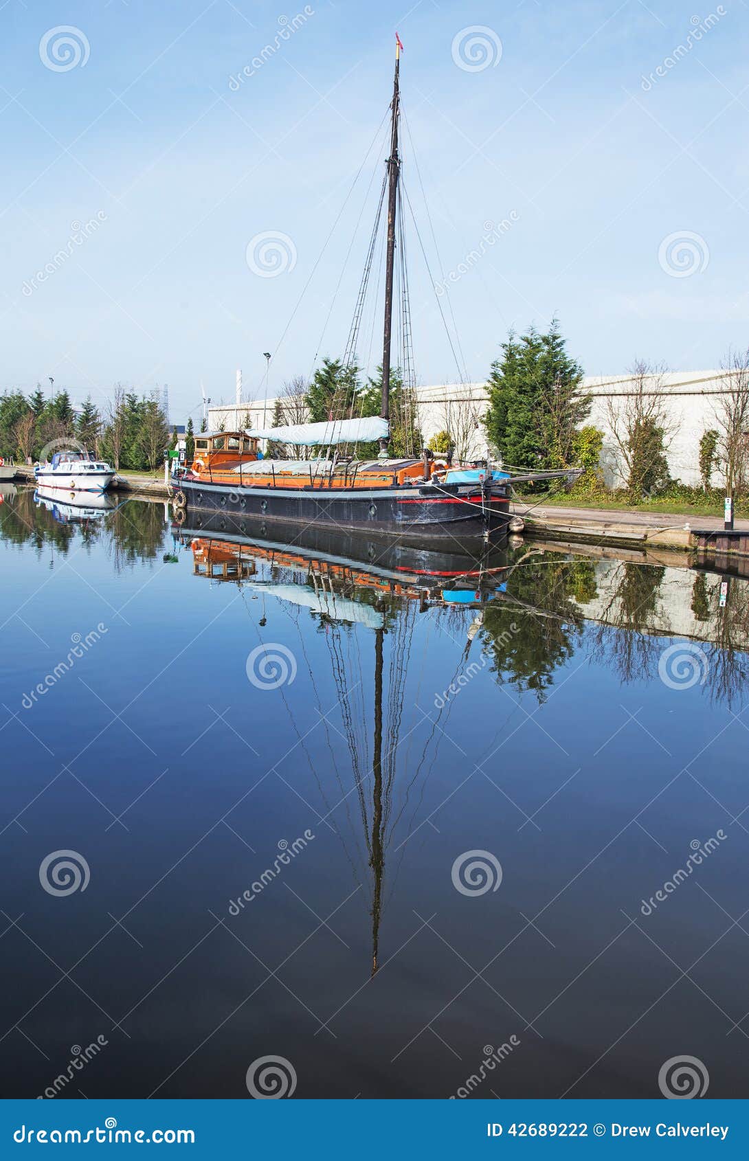 A Moored Canal Barge stock photo. Image of boating, landscape - 42689222