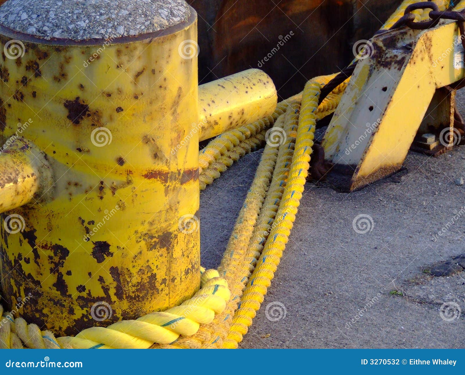 Mooring Bollard & Hawser Stock Photo - Image of pier, line: 3270532