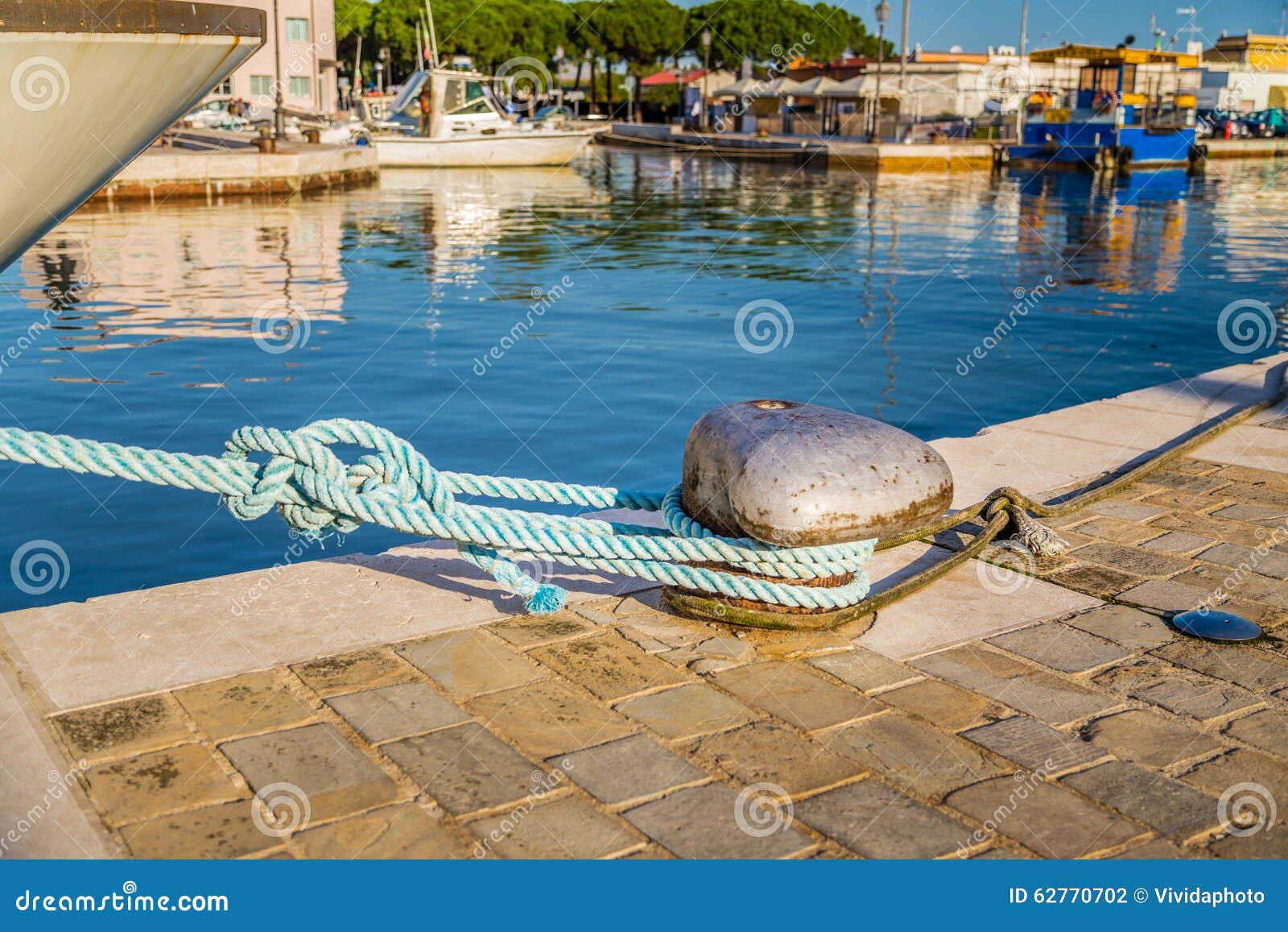Mooring cable on bollard stock photo. Image of rope, mooring - 62770702