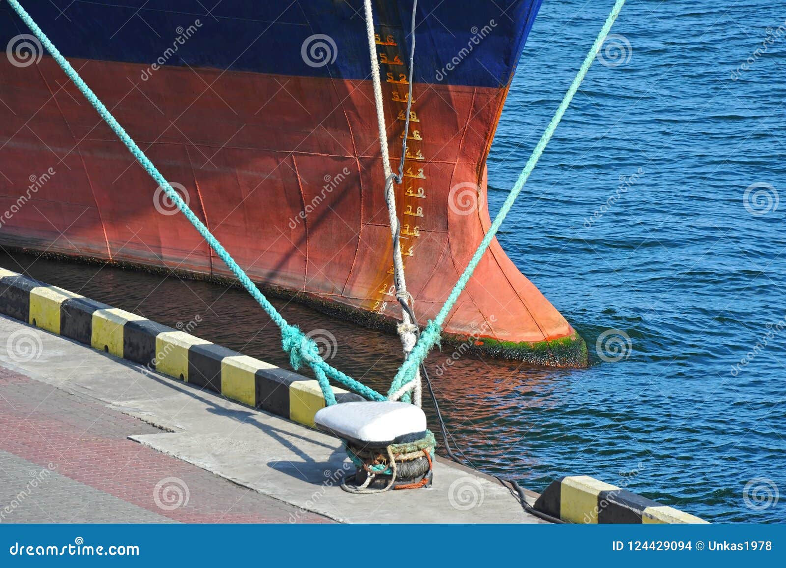Mooring cleat with hawser stock photo. Image of device - 124429094