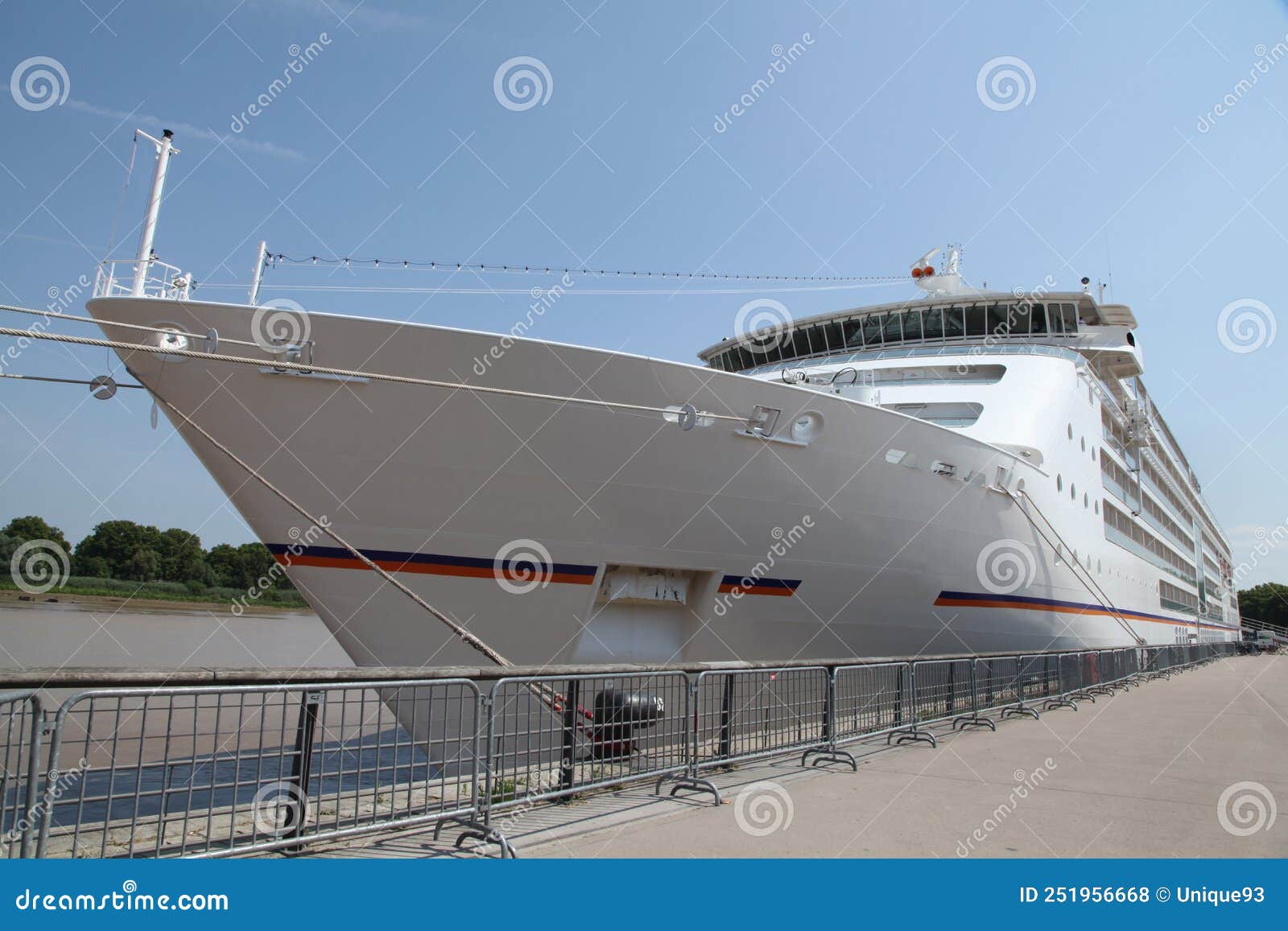 Mooring of a Cruise Ship at the Quay Stock Photo - Image of ropeage ...