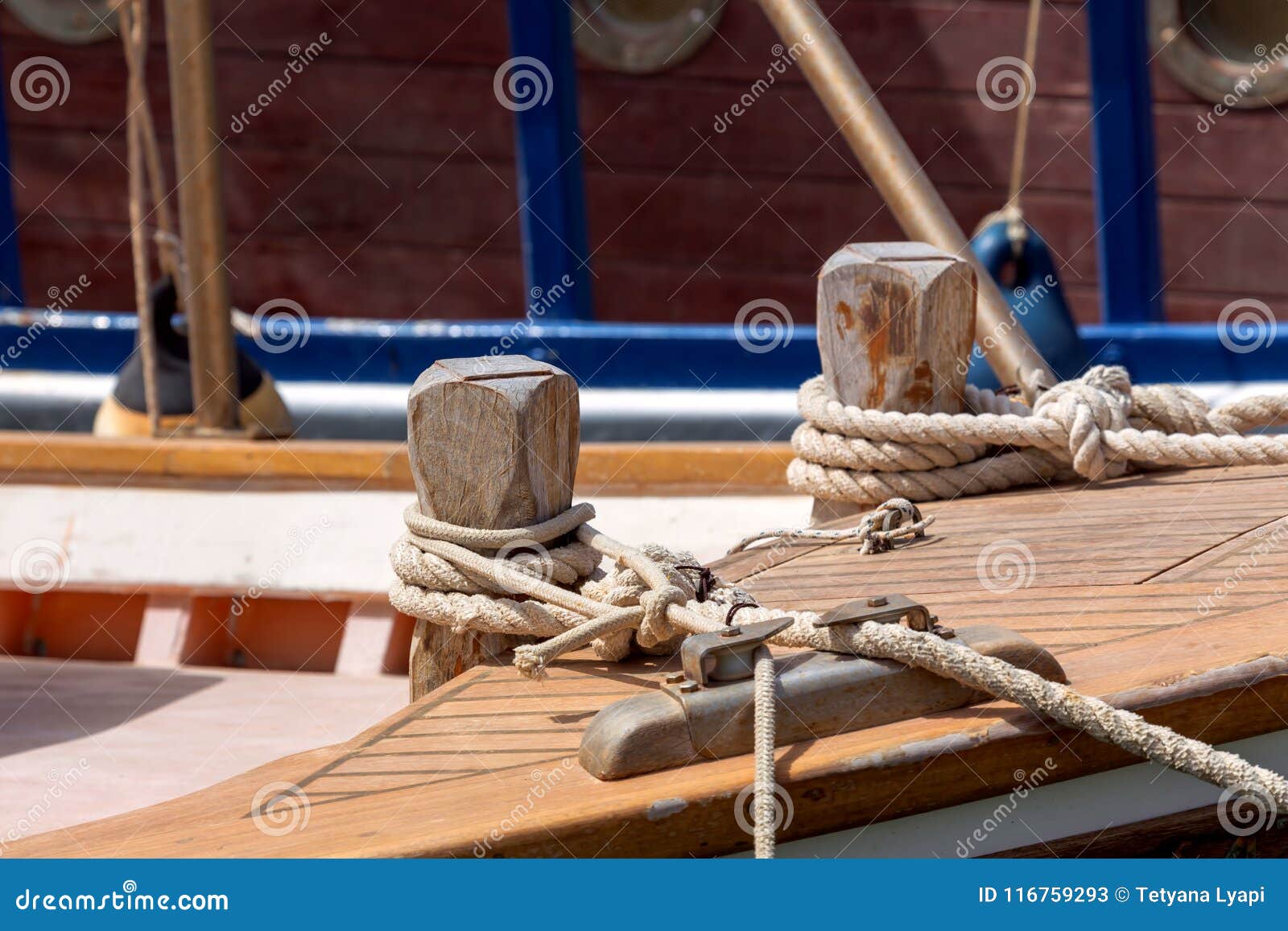 The Mooring Rope on the Ship Stock Image - Image of loop, iron: 116759293