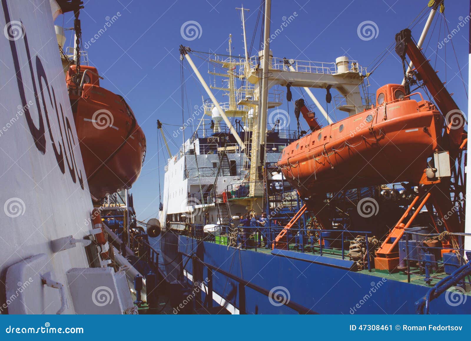 Mooring of ships at sea editorial photo. Image of mooring - 47308461