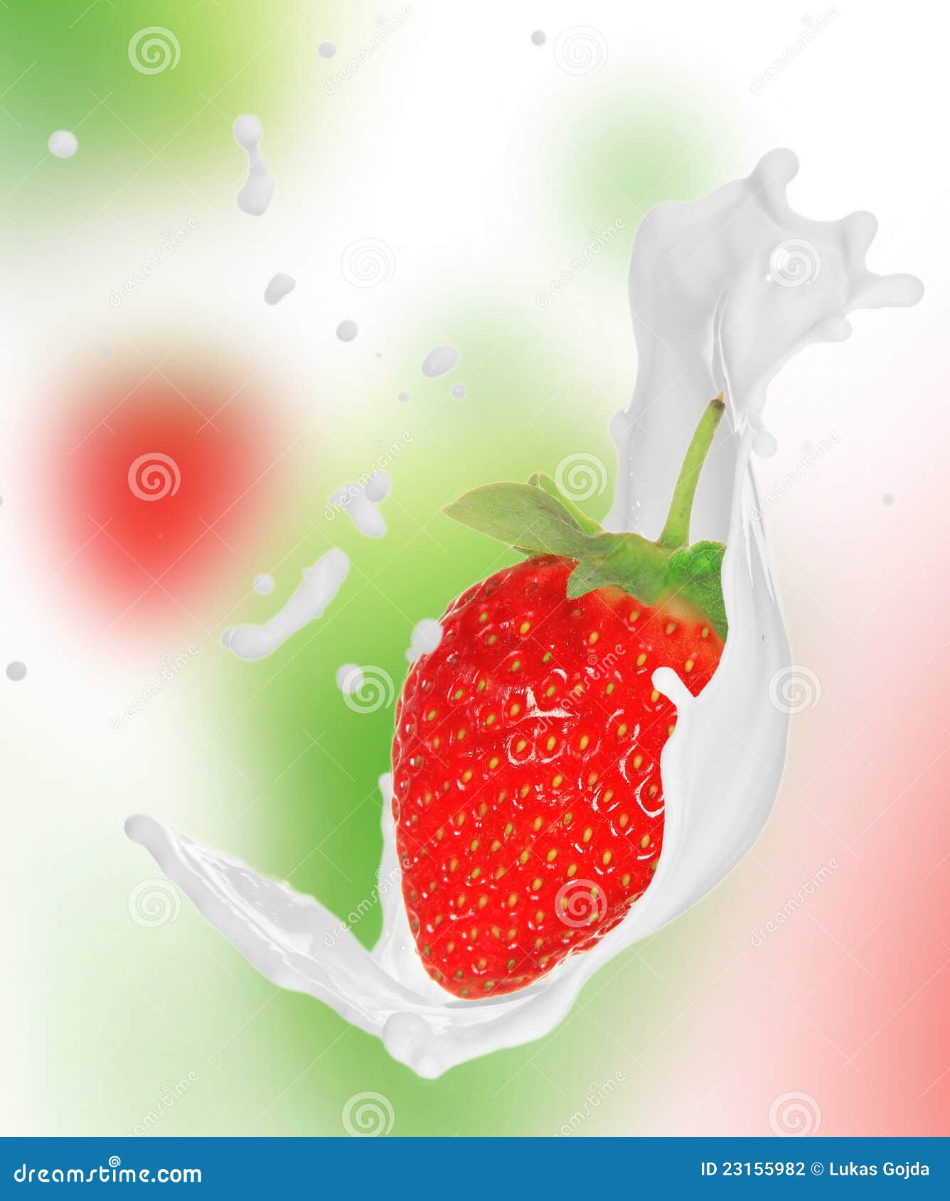 Morango Com Respingo Do Leite Foto de Stock - Imagem de alimento ...