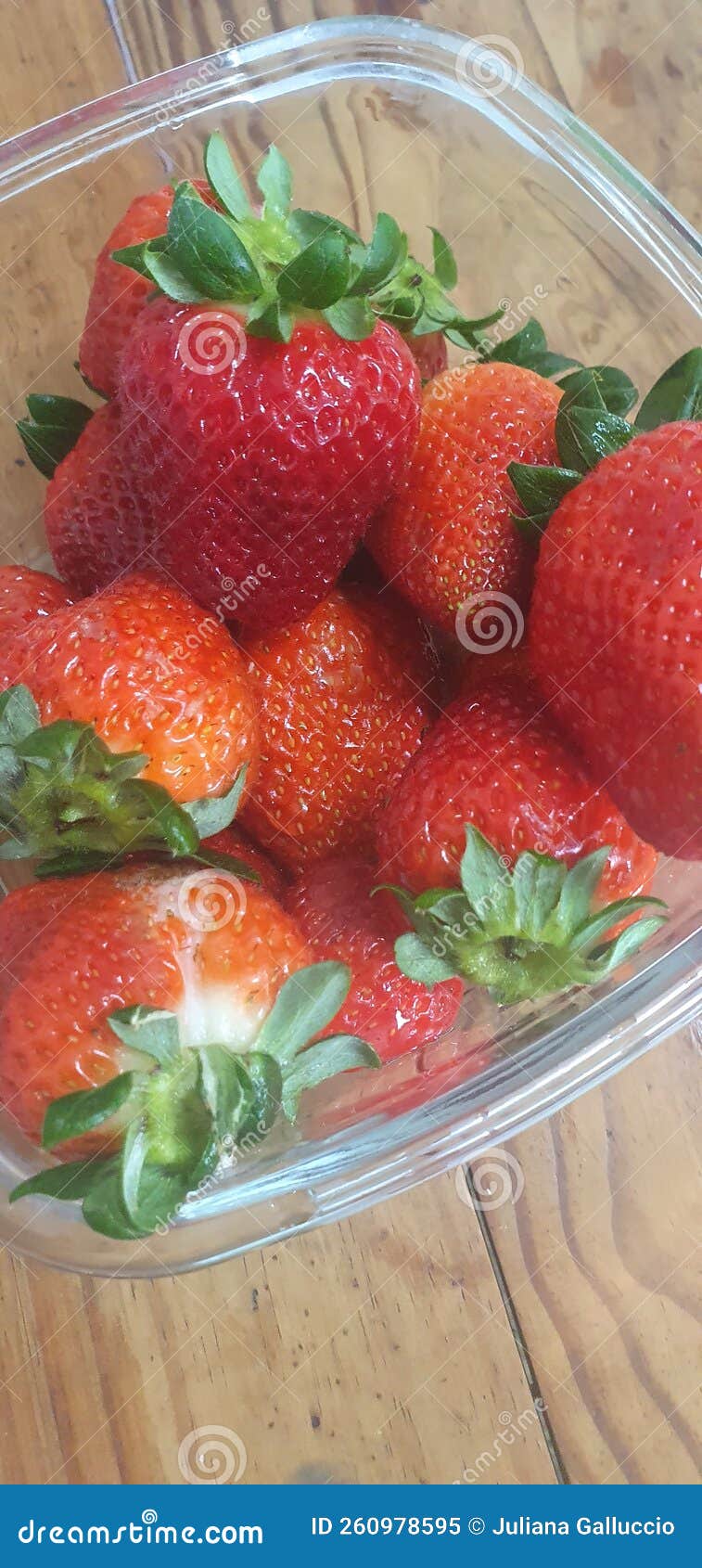 Morango gigante da atibaia imagem de stock. Imagem de morango - 260978595