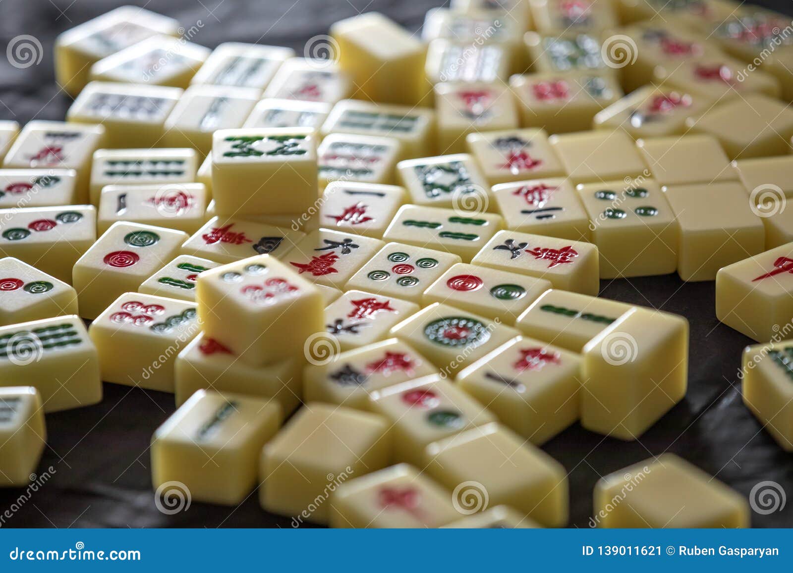 Morceaux De Jeu De Mahjong, Tuiles Image stock - Image of table ...