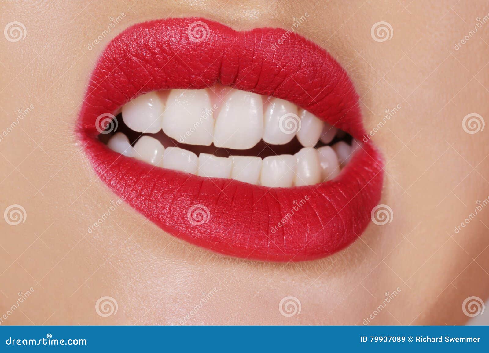 Mordre ses dents image stock. Image du effectuez, bouche - 79907089