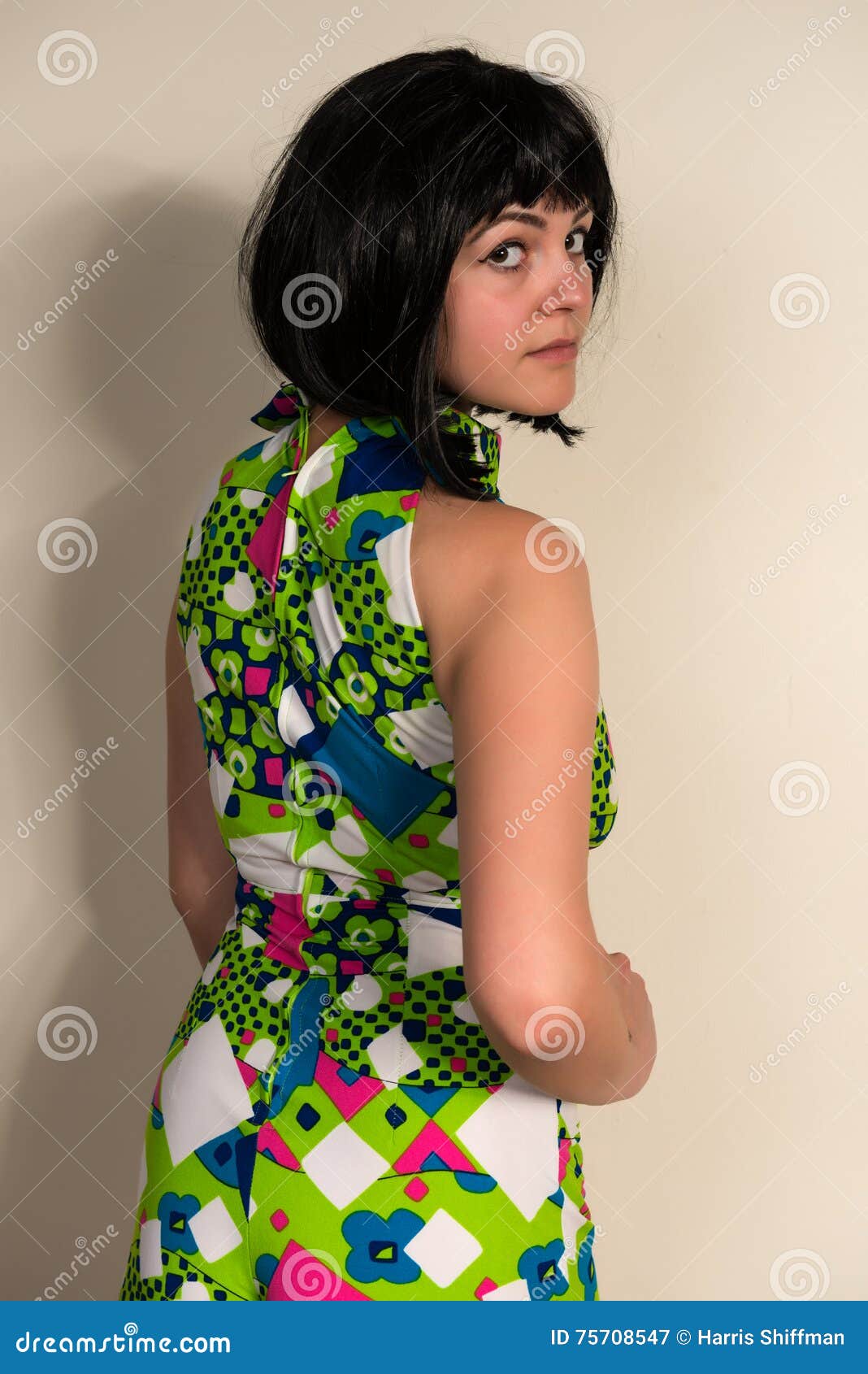 Morena em verde e em roxo imagem de stock. Imagem de menina - 75708547