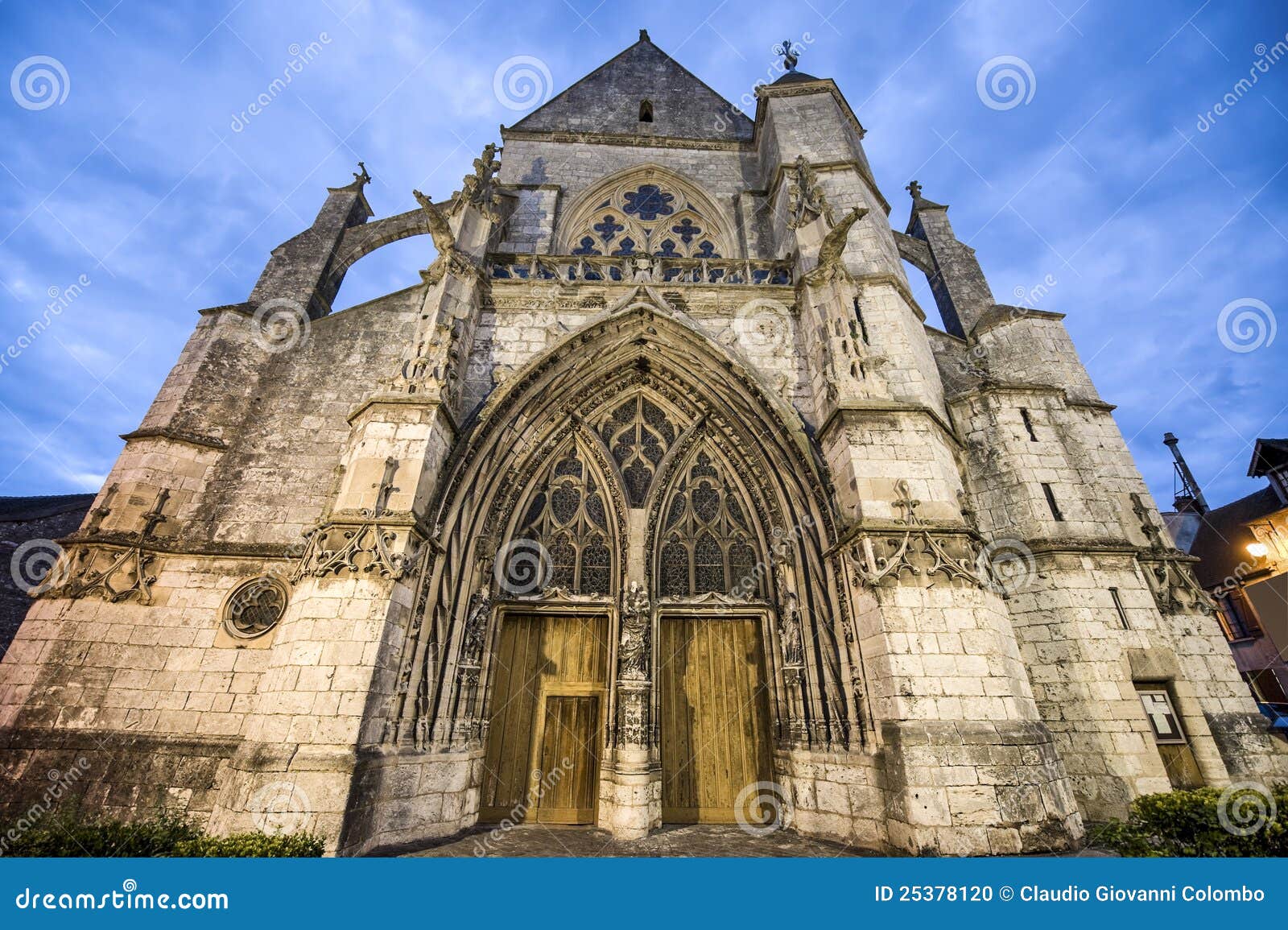 Moret-sur-Loing photo stock. Image du ville, europe, antique - 25378120