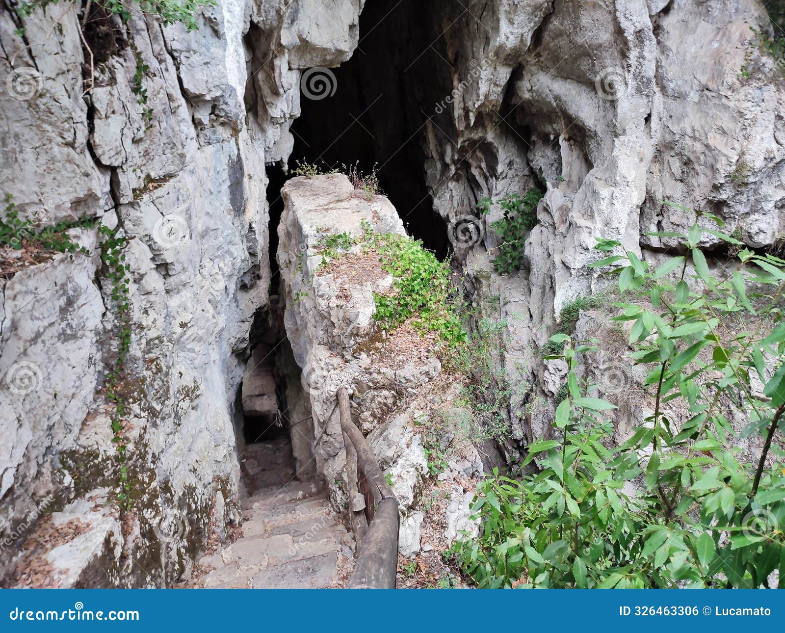 Morigerati - Entrata Della Grotta Del Bussento Stock Photo - Image of ...