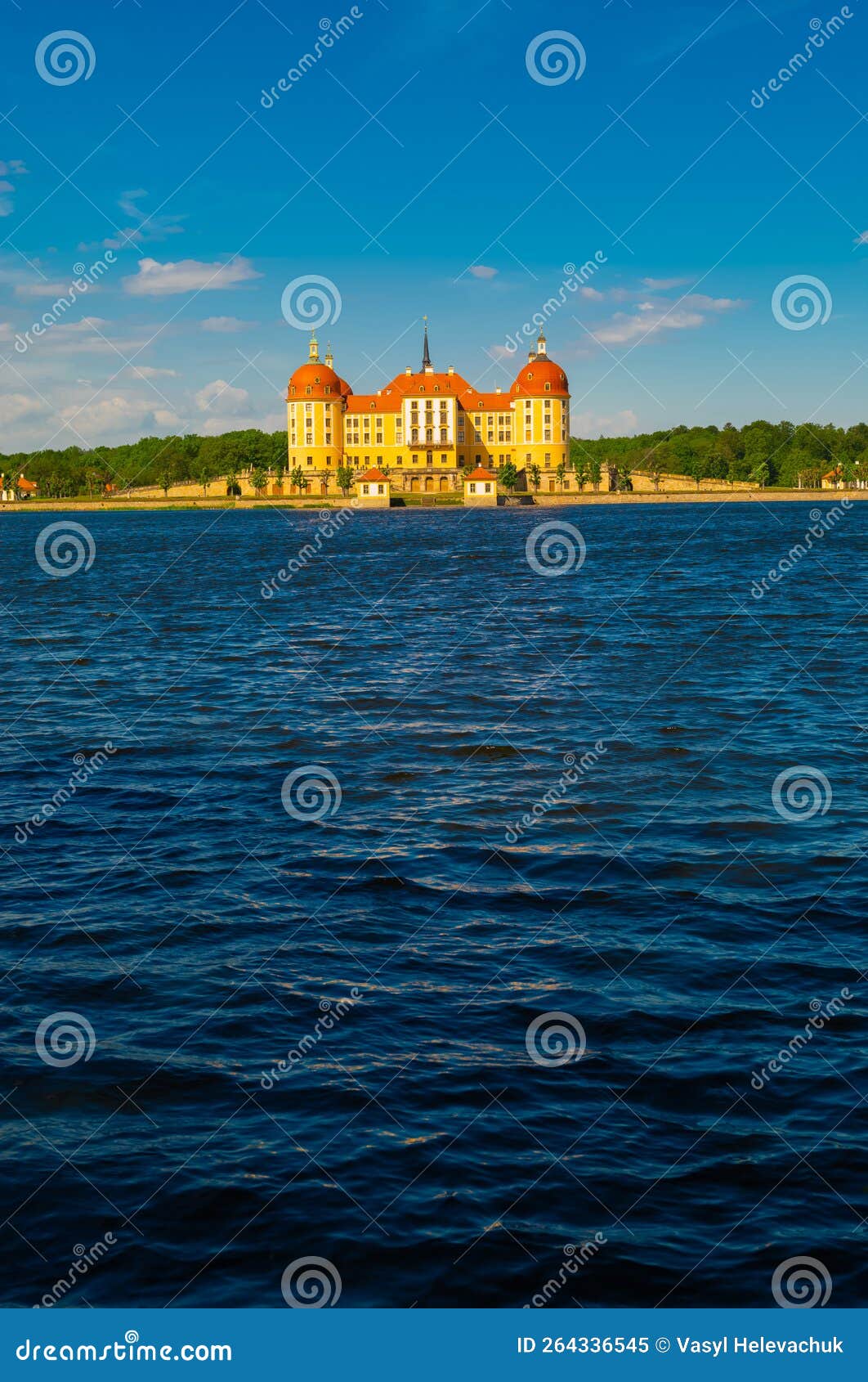 Moritzburg Castle Baroque Castle on the Lake. Moritzburg, Saxony ...