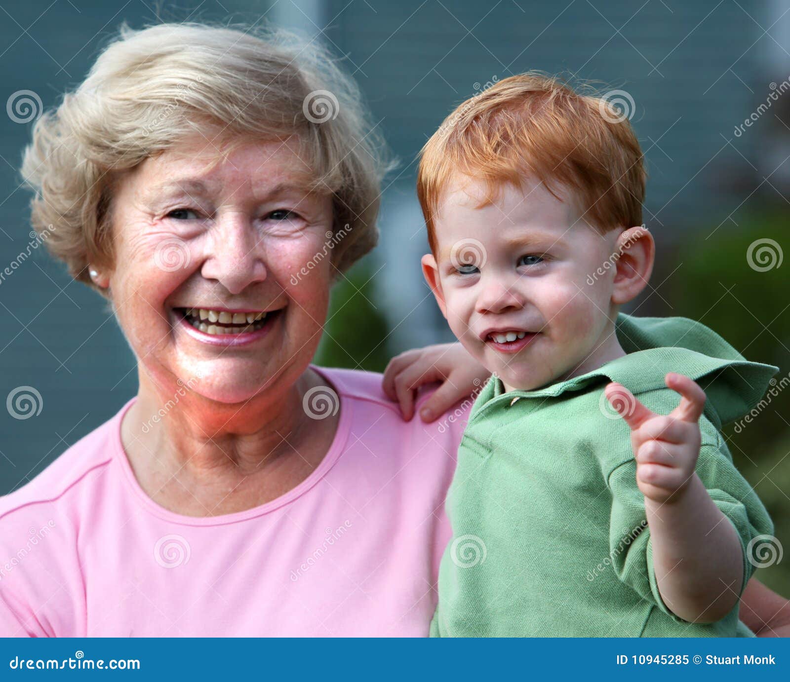 Mormor fotografering för bildbyråer. Bild av förtjusande - 10945285