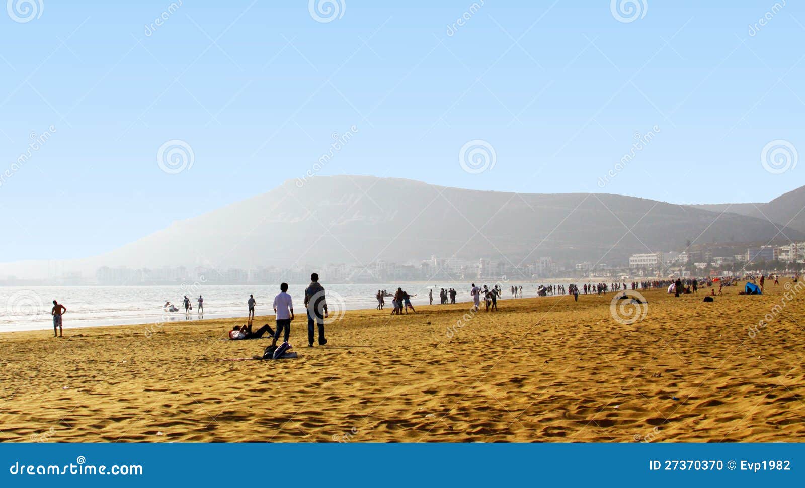 Morning on the Beautiful Beach Editorial Image - Image of horizon ...