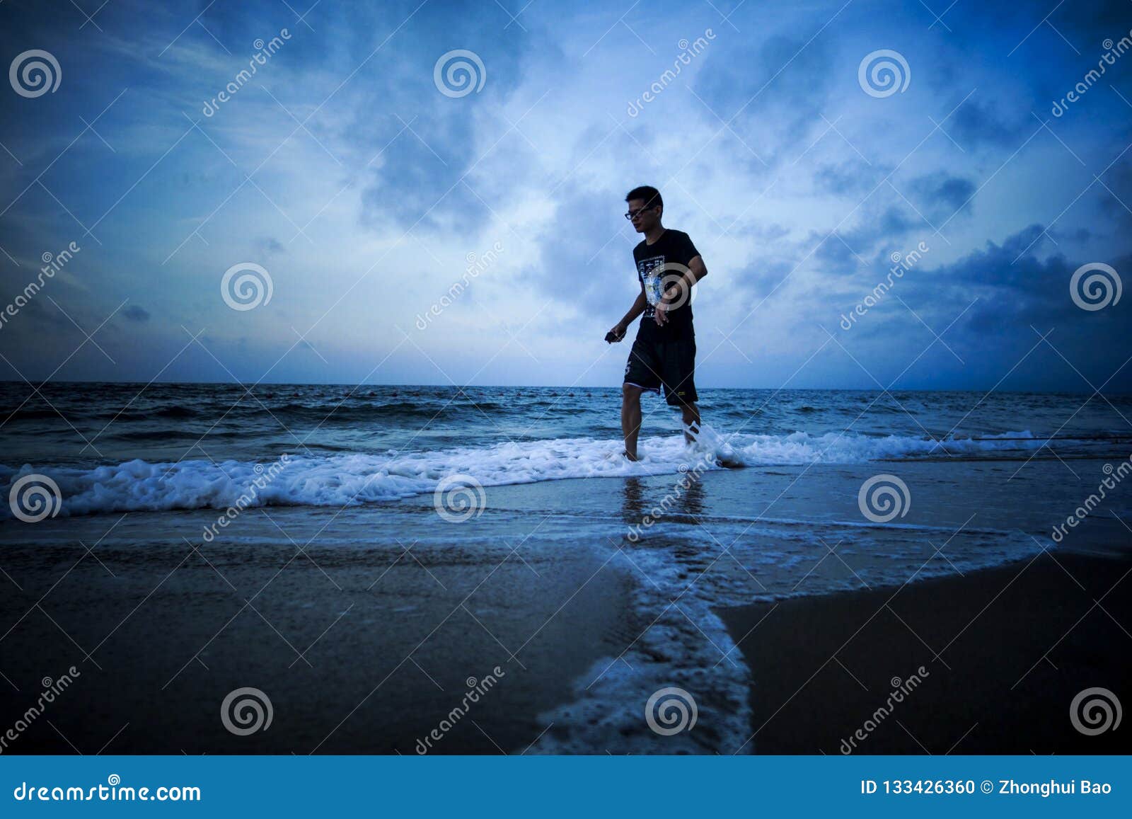 A boy are running editorial image. Image of outdoor - 133426360