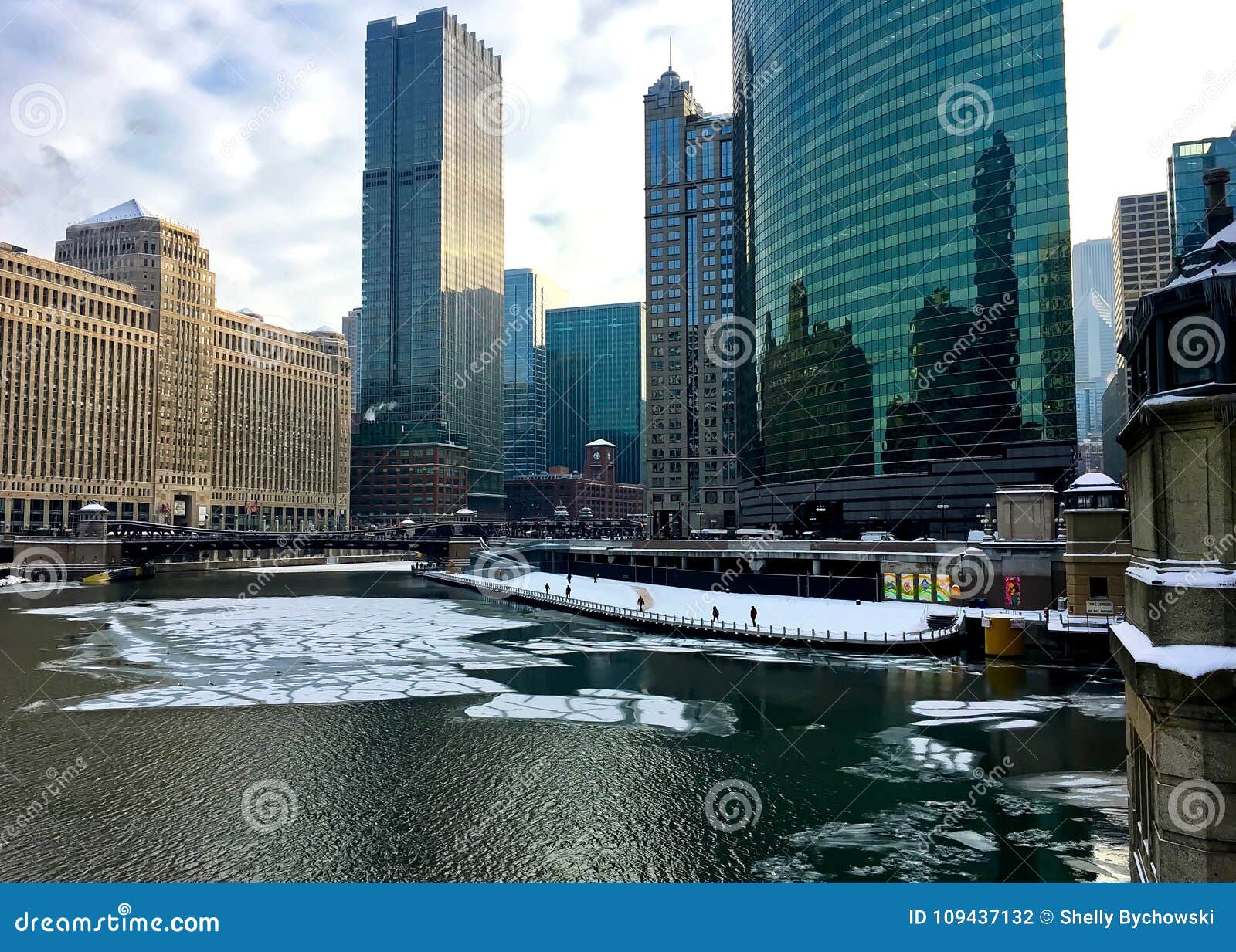Morning in Chicago with Interesting Cloudscape Over Frozen Chicago ...