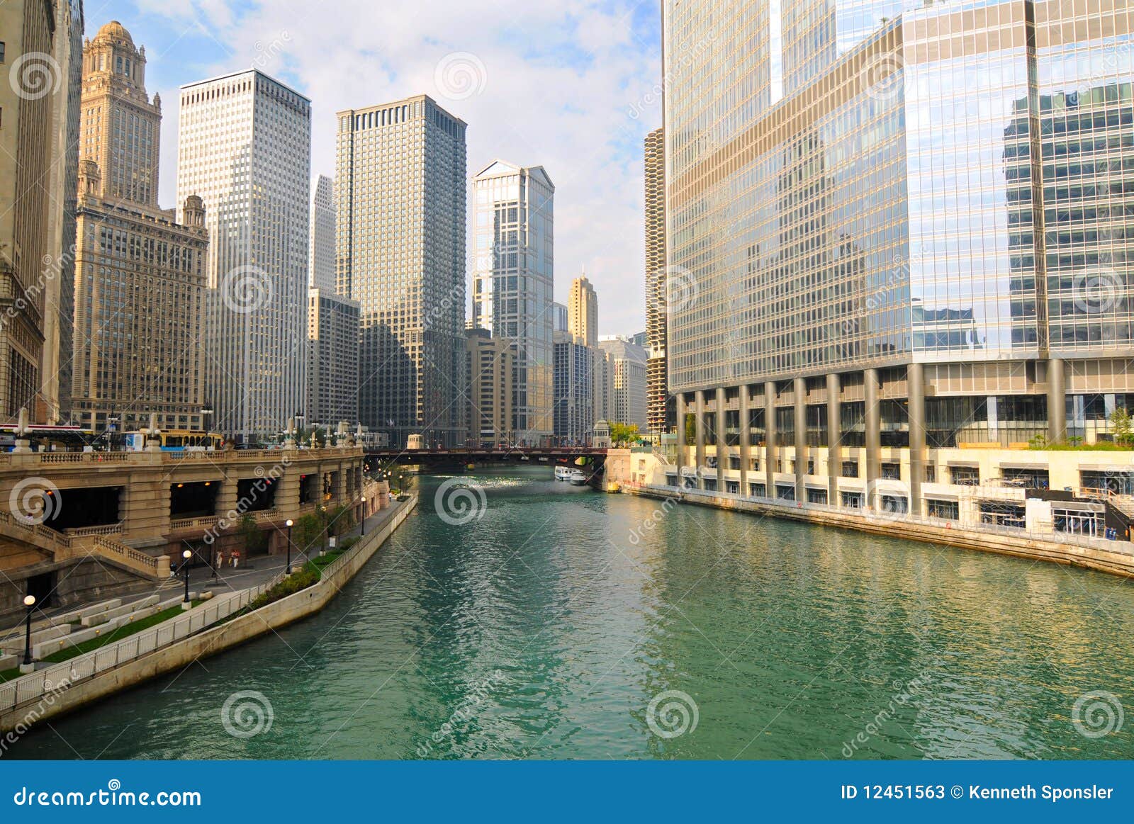 Morning on the Chicago River Stock Image - Image of steel, skyscraper ...