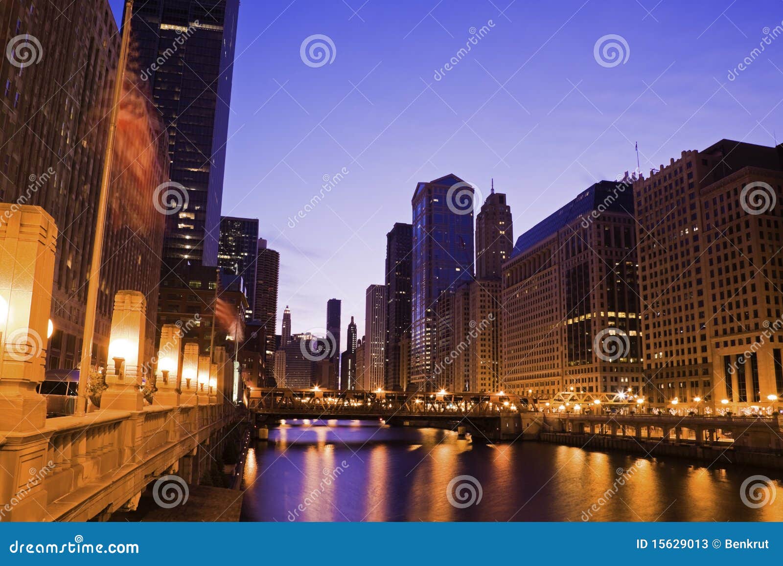 Morning by Chicago River stock image. Image of downtown - 15629013