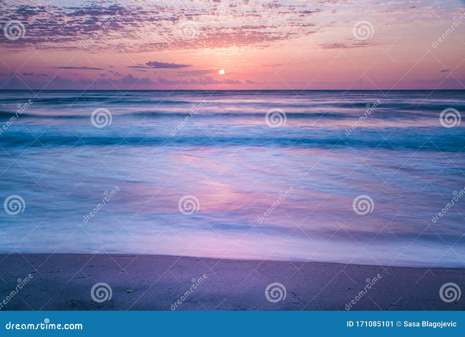 Morning on the ocean stock image. Image of nature, horizon - 171085101