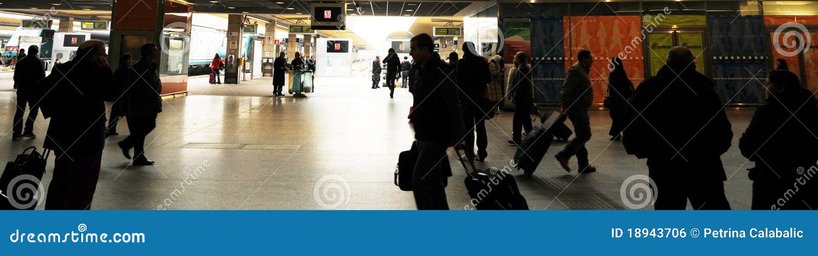 Morning Rush at Train Station Editorial Photo - Image of rushing ...