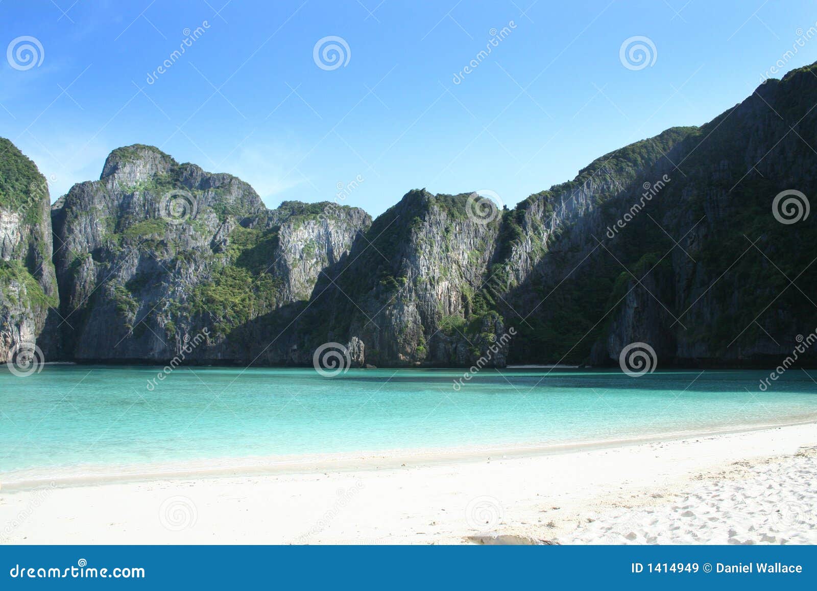 Morning Sun on an Empty Beach Stock Image - Image of holiday, rocky ...