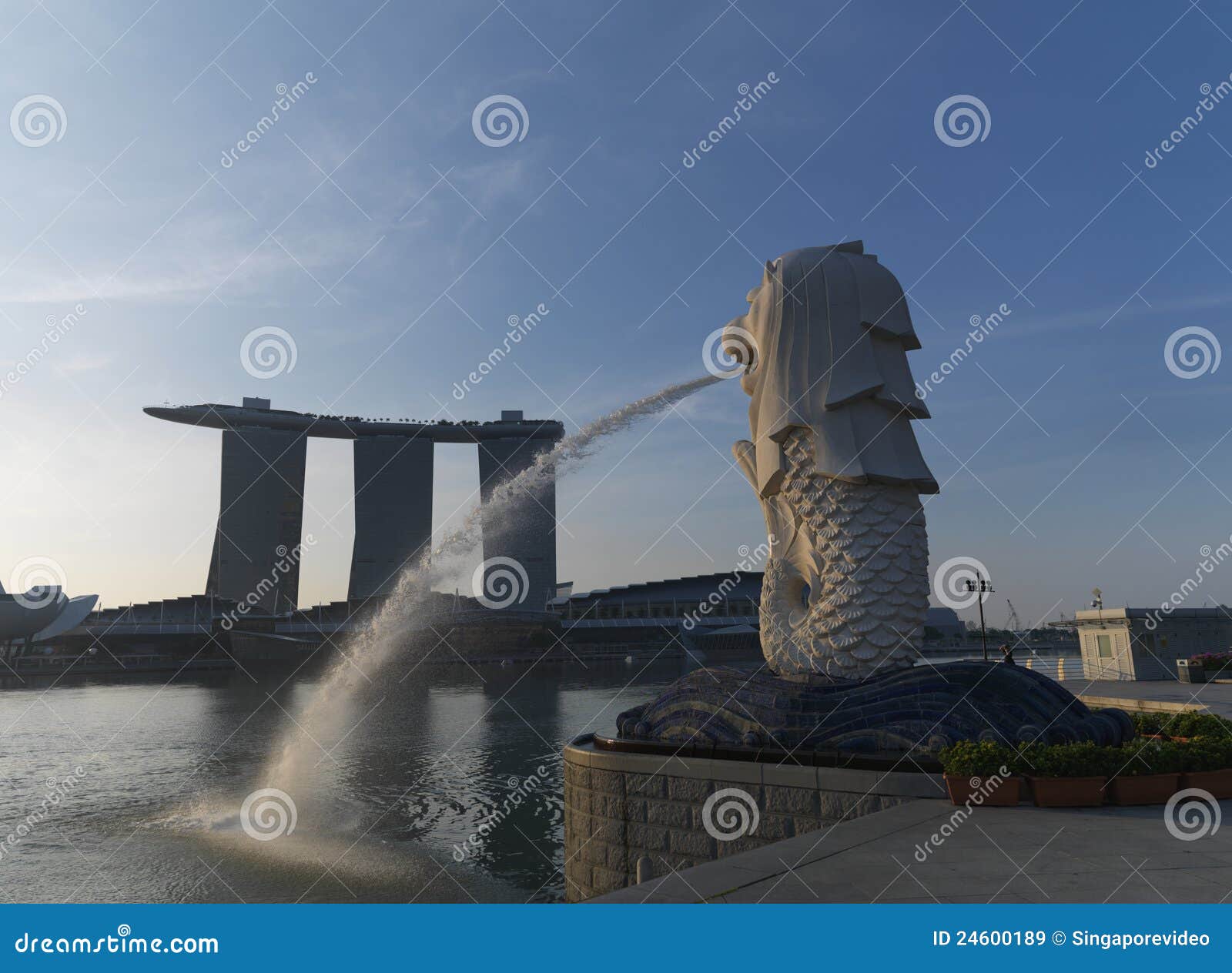 Morning Sunlight on Merlion Park, Singapore Editorial Stock Image ...