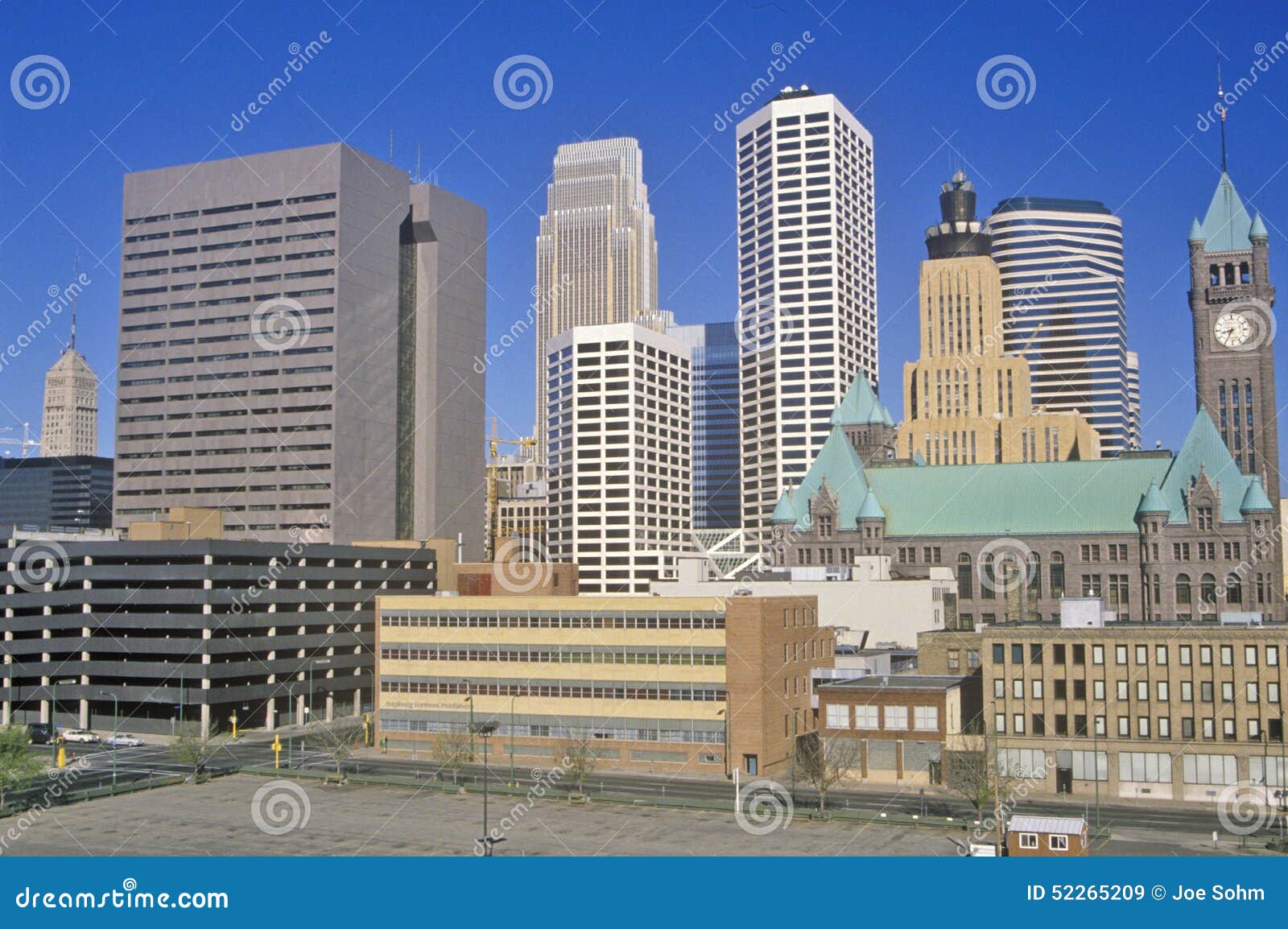Morning View of Minneapolis, MN Skyline Editorial Stock Image - Image ...