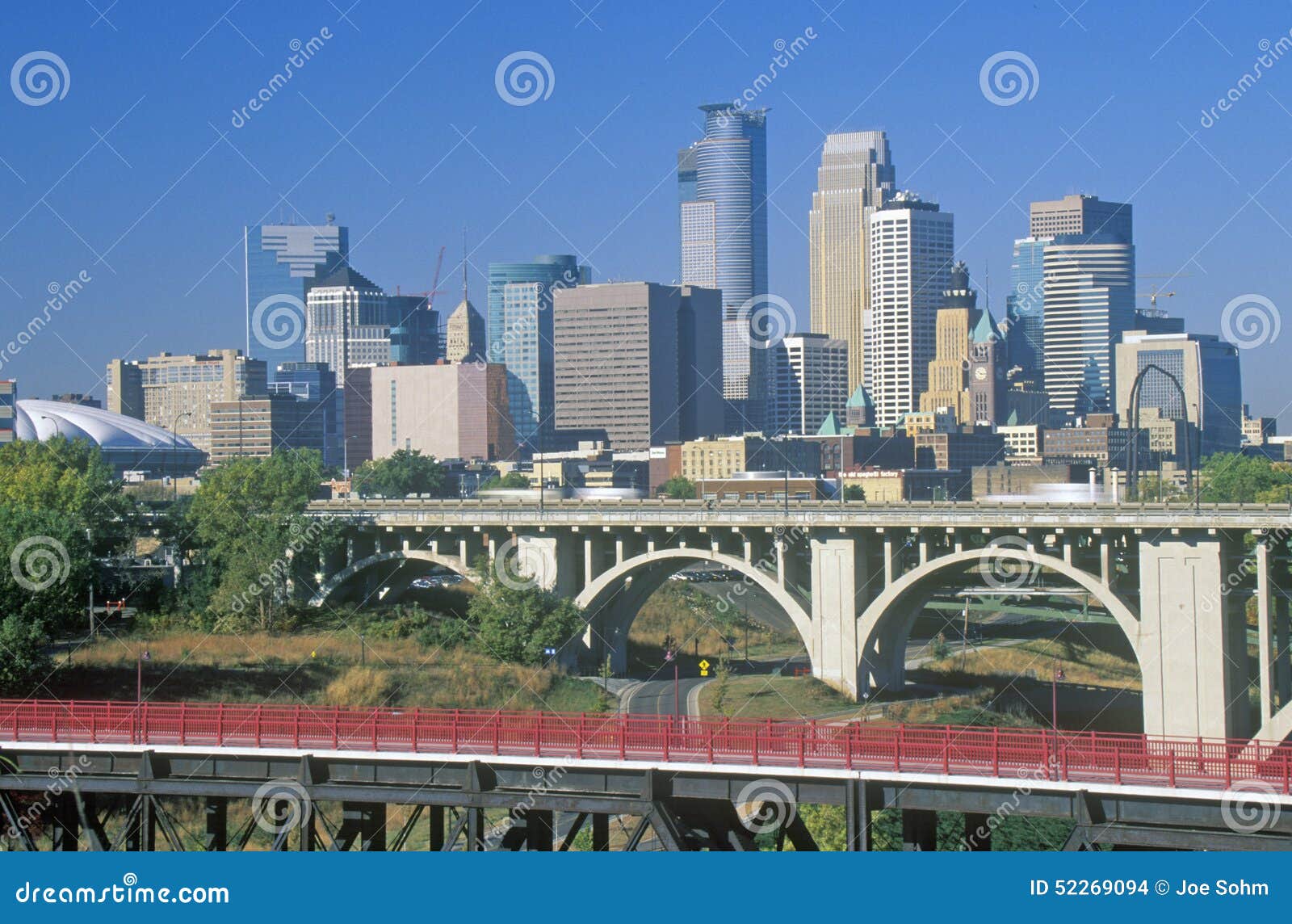 Morning View of Minneapolis, MN Skyline Editorial Stock Image - Image ...