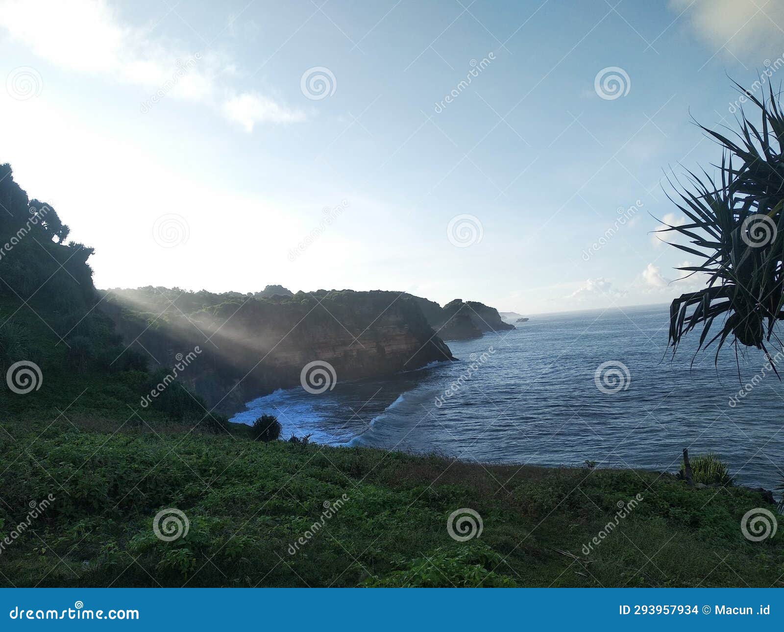 Morning on a Beautiful Beach Stock Photo - Image of horizon, wave ...